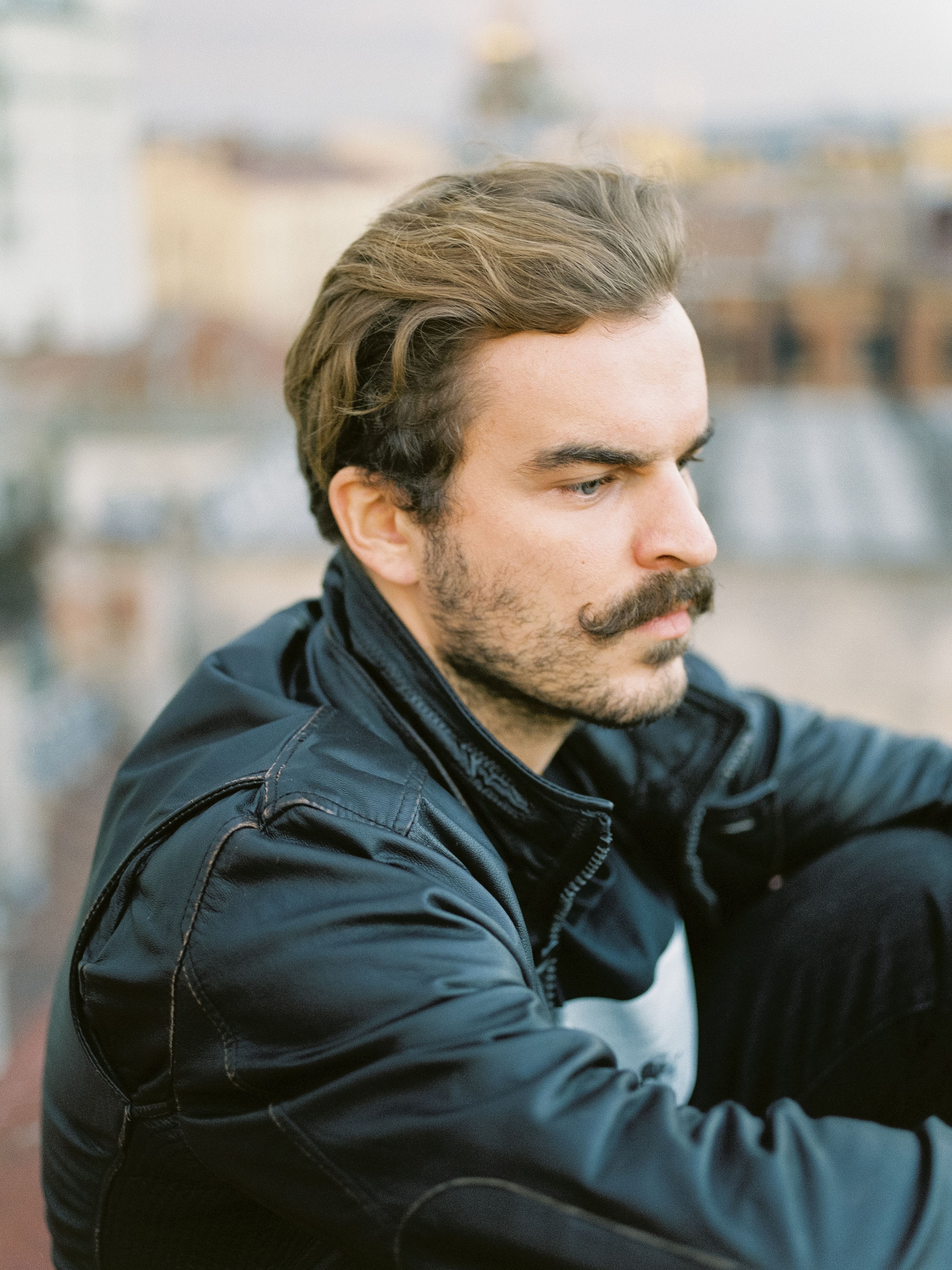 Foto de stock gratuita sobre bigote, cabello corto, chaqueta de cuero ...