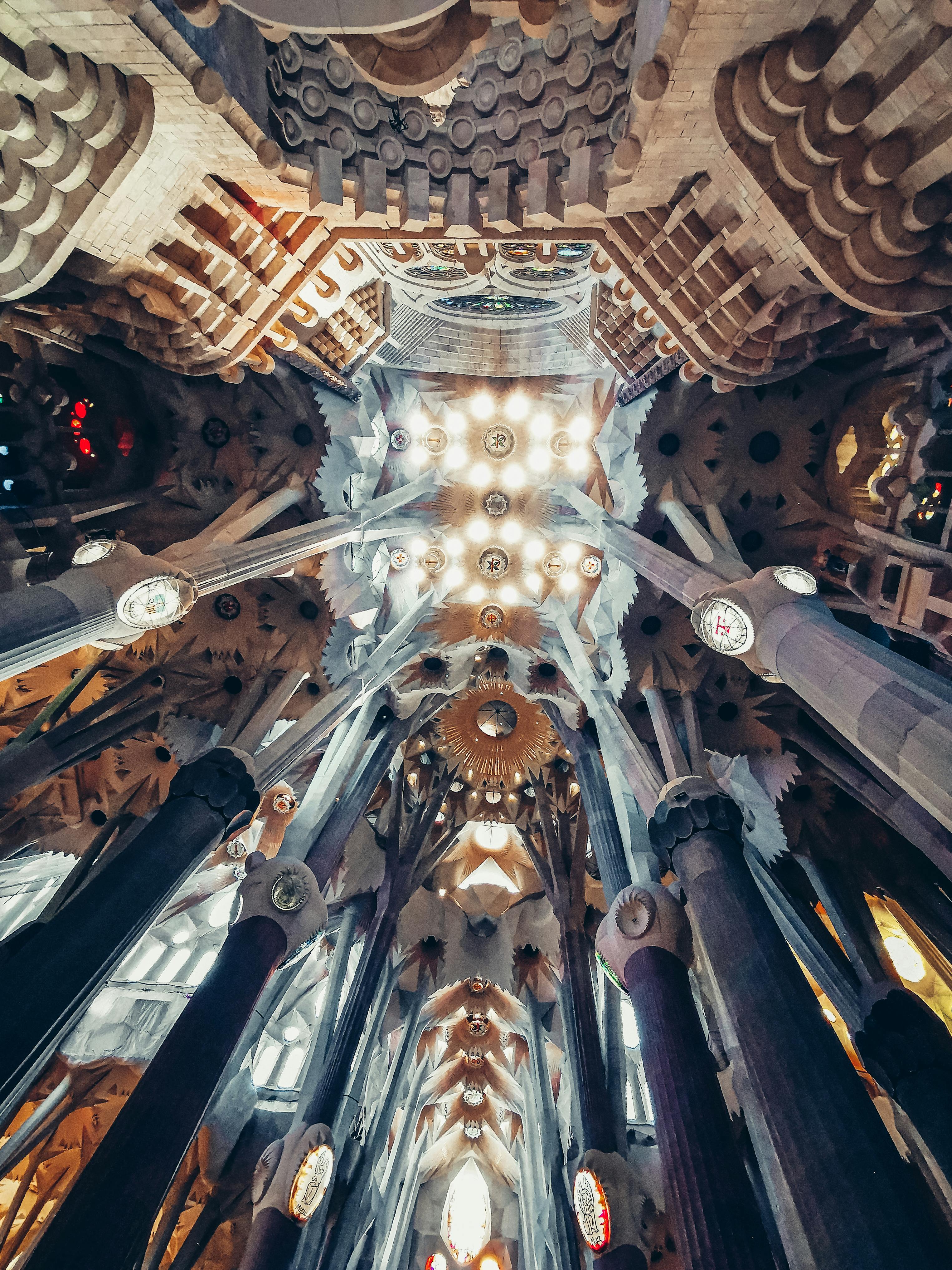 Low Angle Shot of a Neo-Gothic Cathedral Ceiling · Free Stock Photo