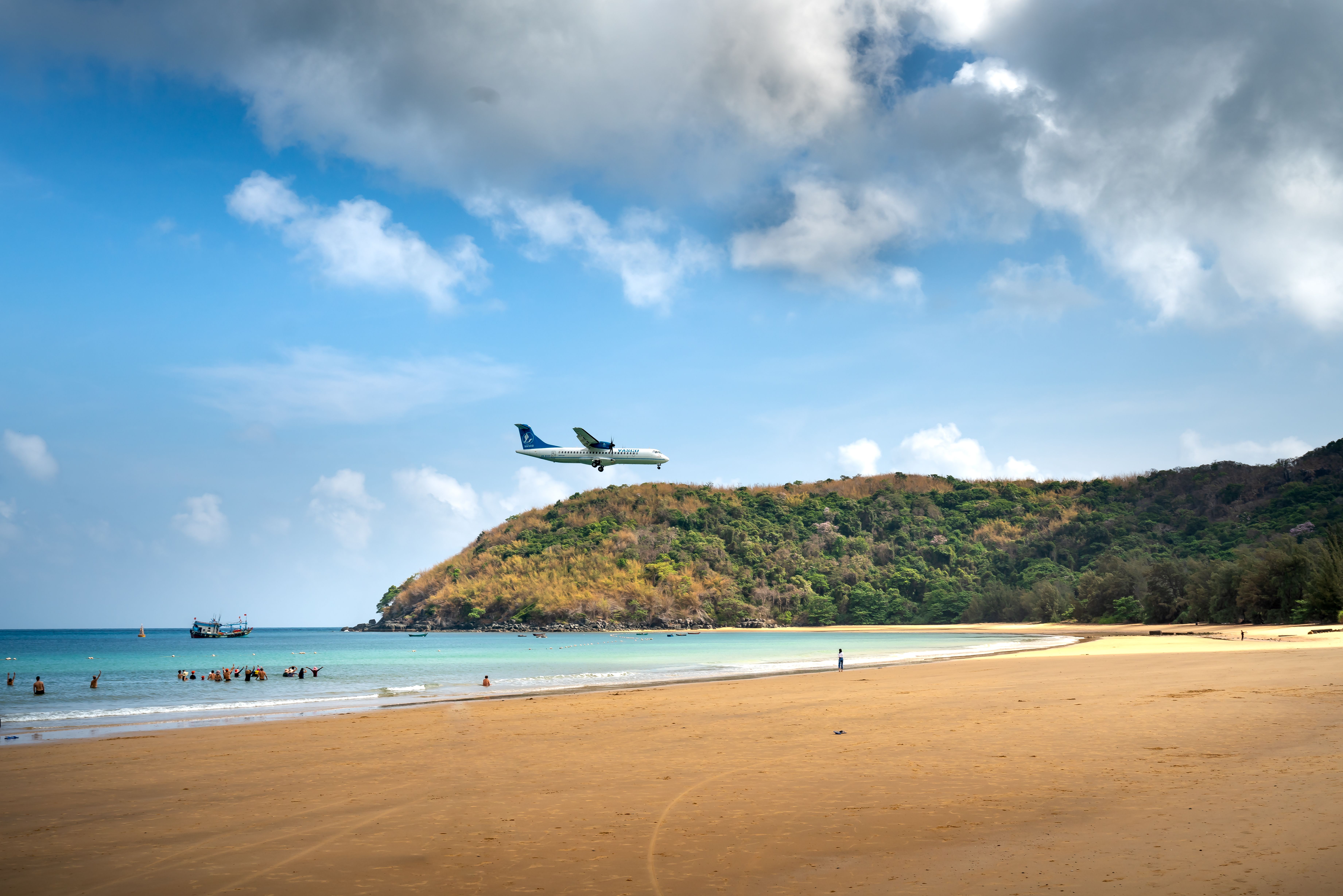 Airplace flying over Beach · Free Stock Photo