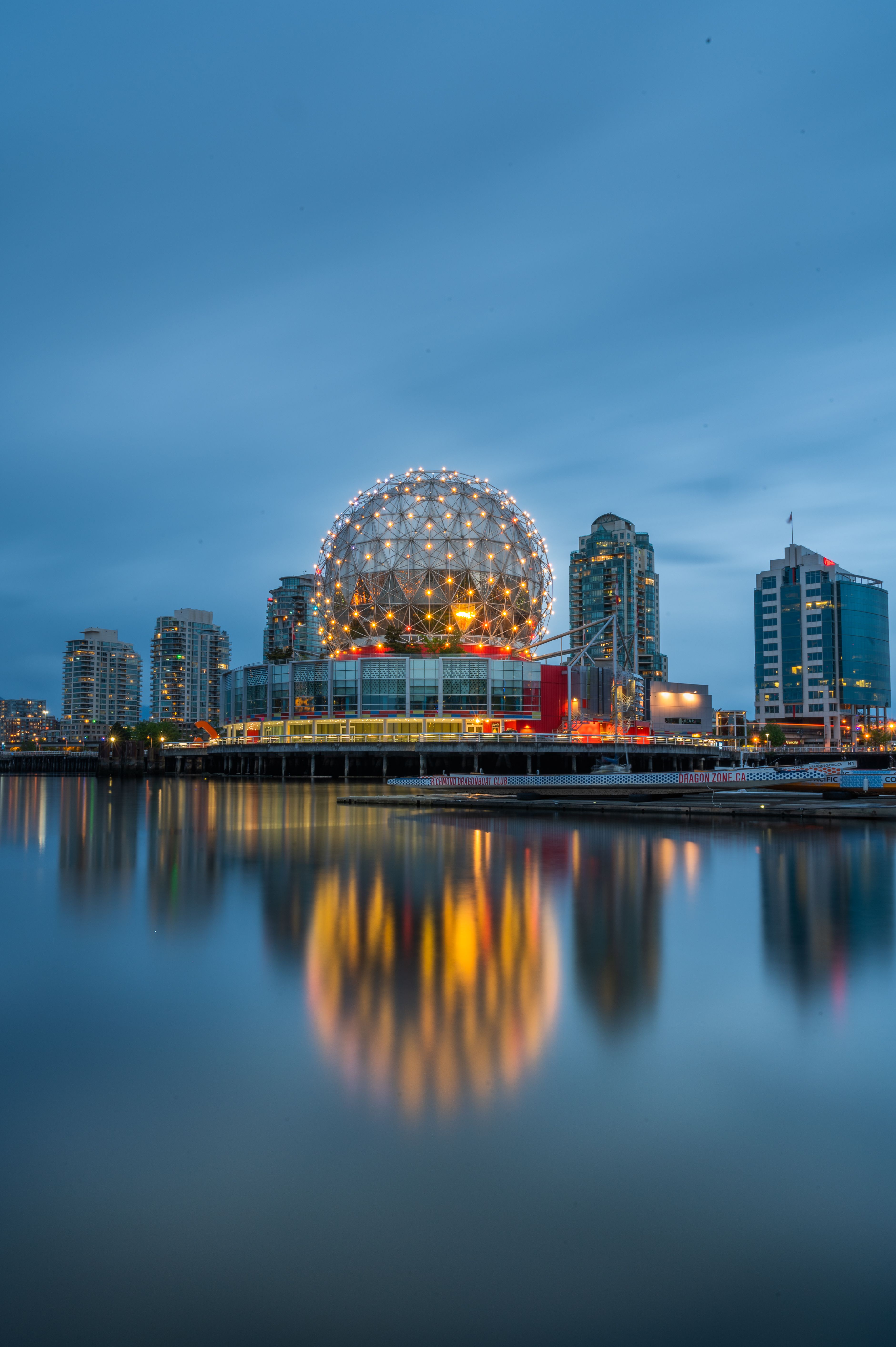 City near Body of Water · Free Stock Photo
