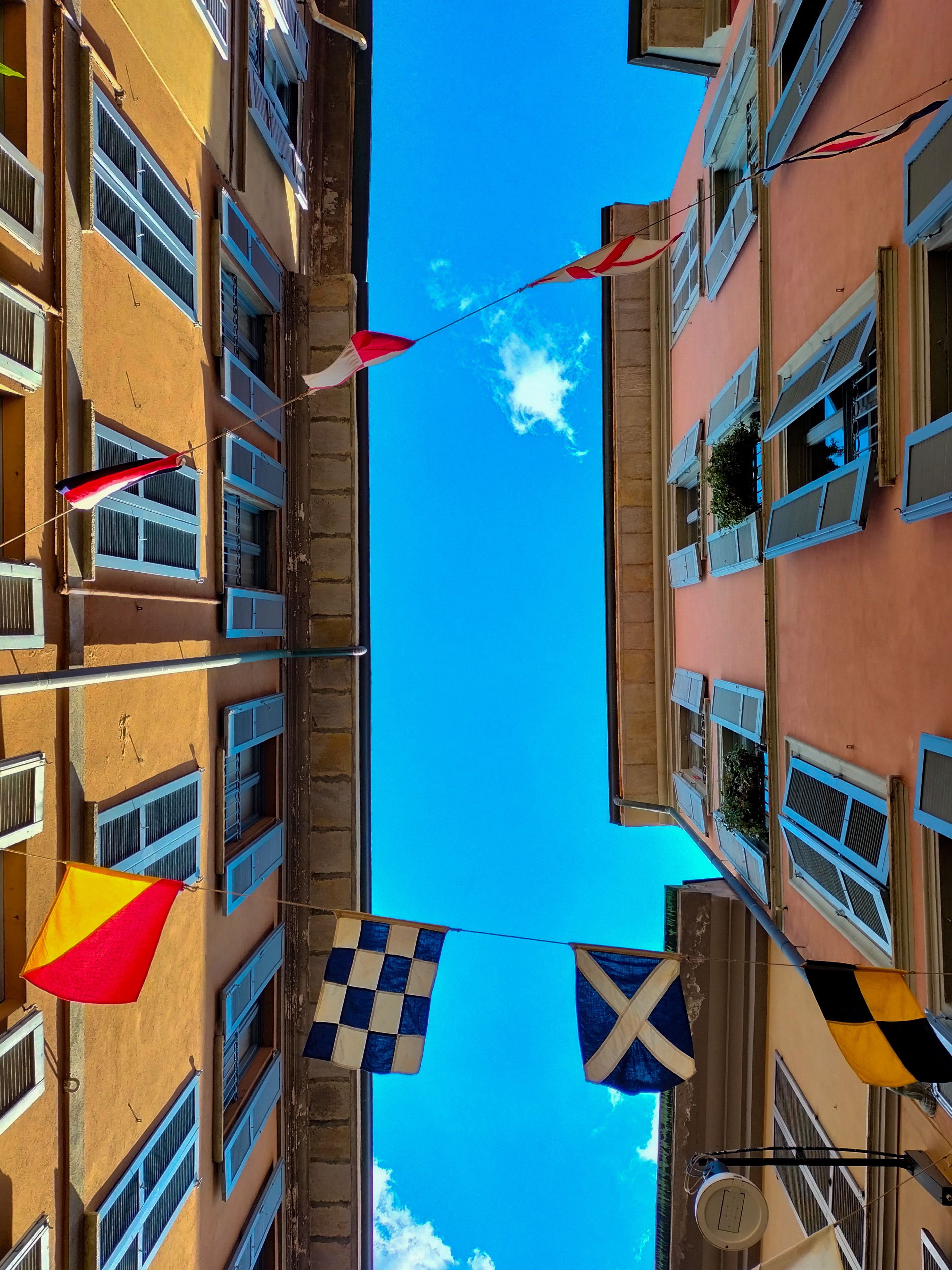 Blue Sky over Buildings · Free Stock Photo