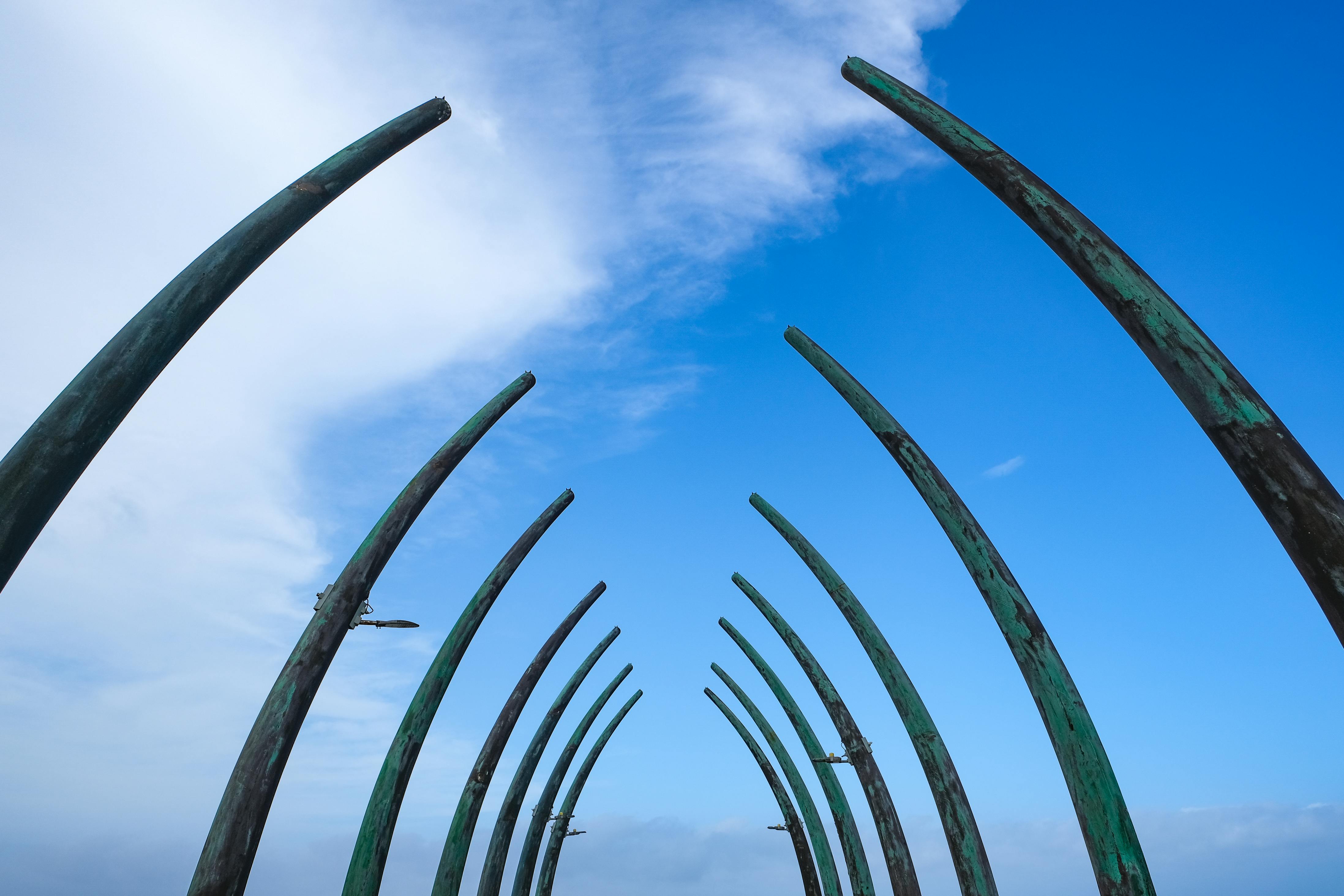 Red Maori Totem Pole against Blue Sky · Free Stock Photo