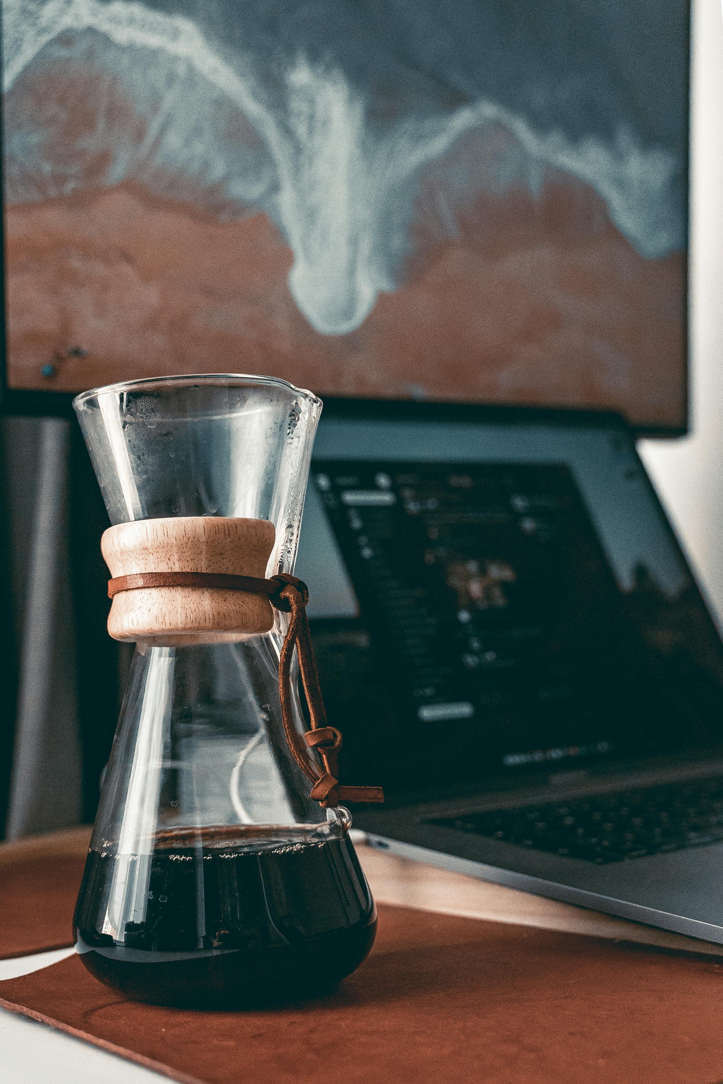 Chemex on the desk · Free Stock Photo