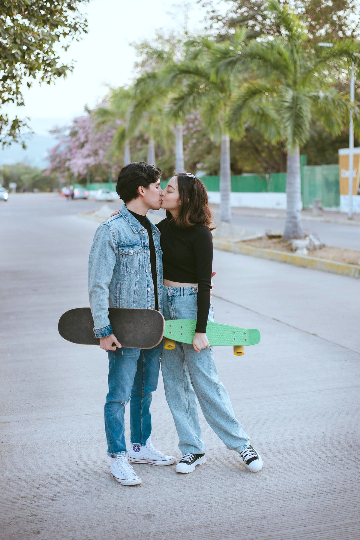 Teenagers Kissing Photos, Download The BEST Free Teenagers Kissing ...