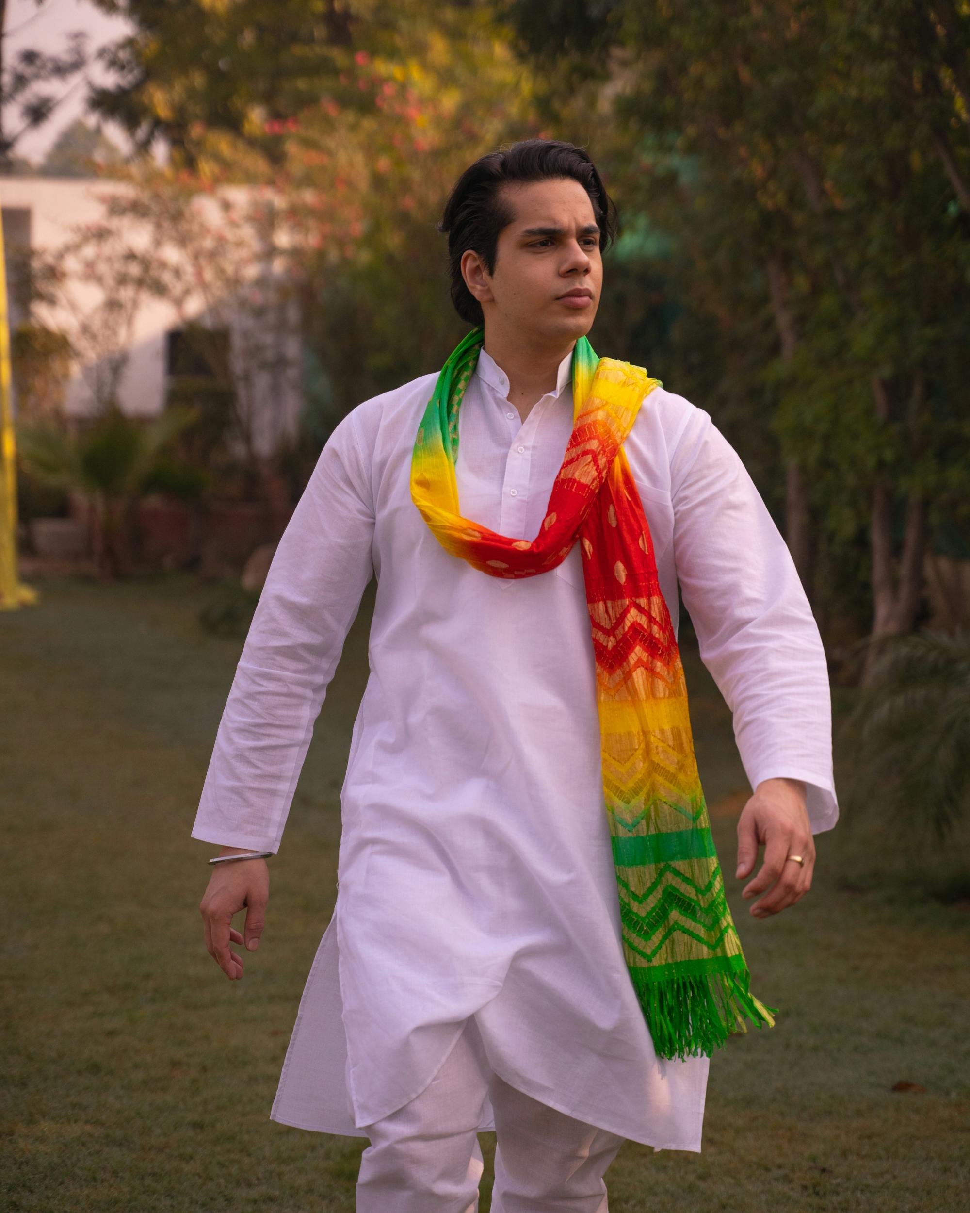 Indian People Walking Photos, Download The BEST Free Indian People ...