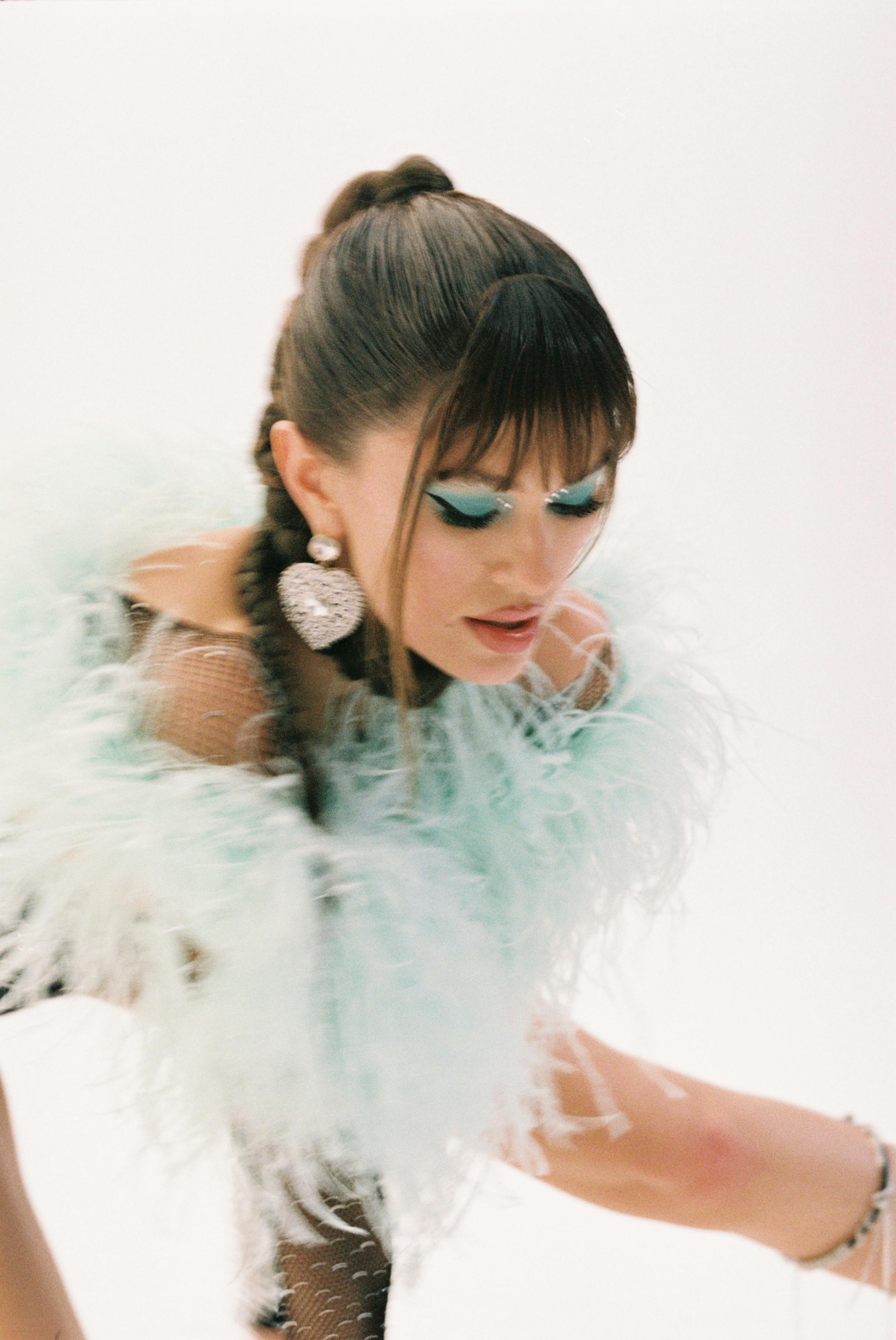 Dynamic Pose Photos, Download The BEST Free Dynamic Pose Stock Photos ...