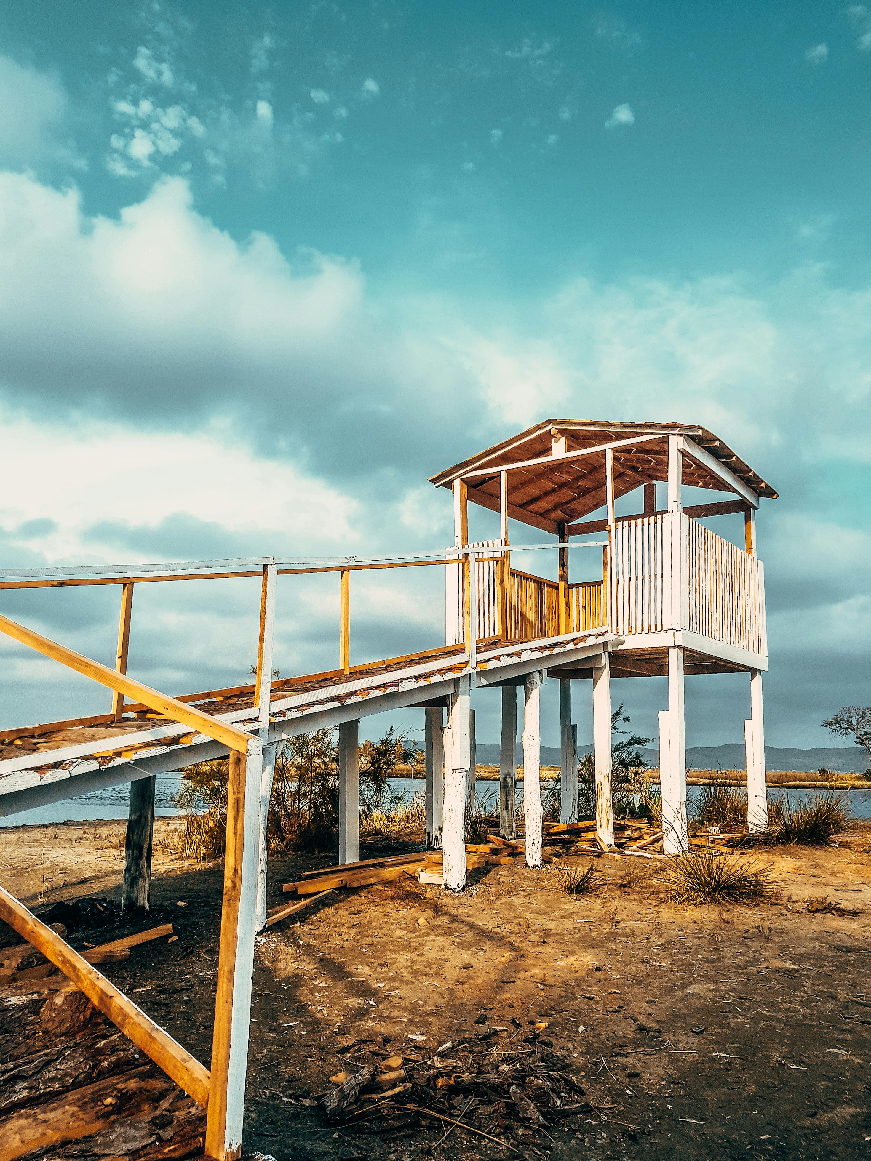 A Wooden Structure by a Lake · Free Stock Photo