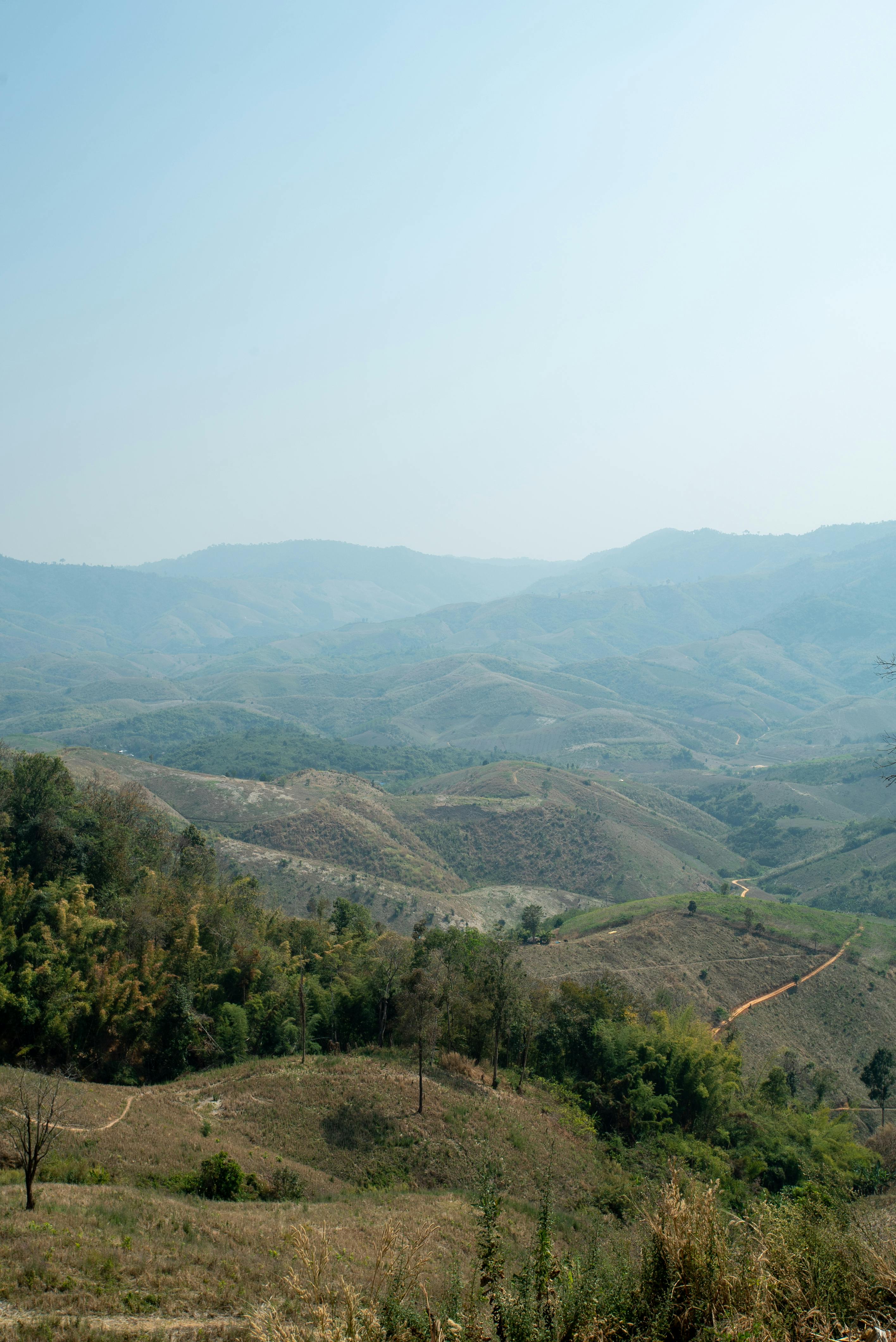 Clear Sky over Arid Hills on Shore · Free Stock Photo