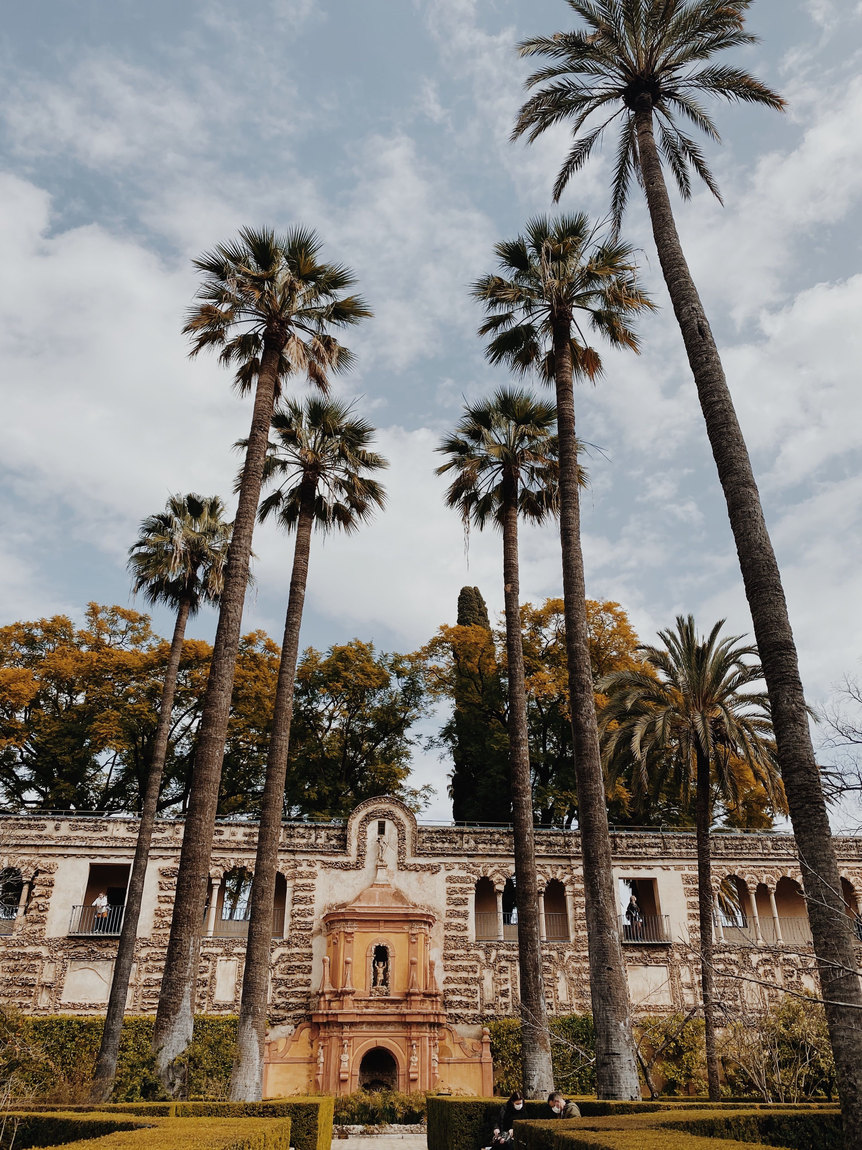 Photo of Columns in a Castle · Free Stock Photo