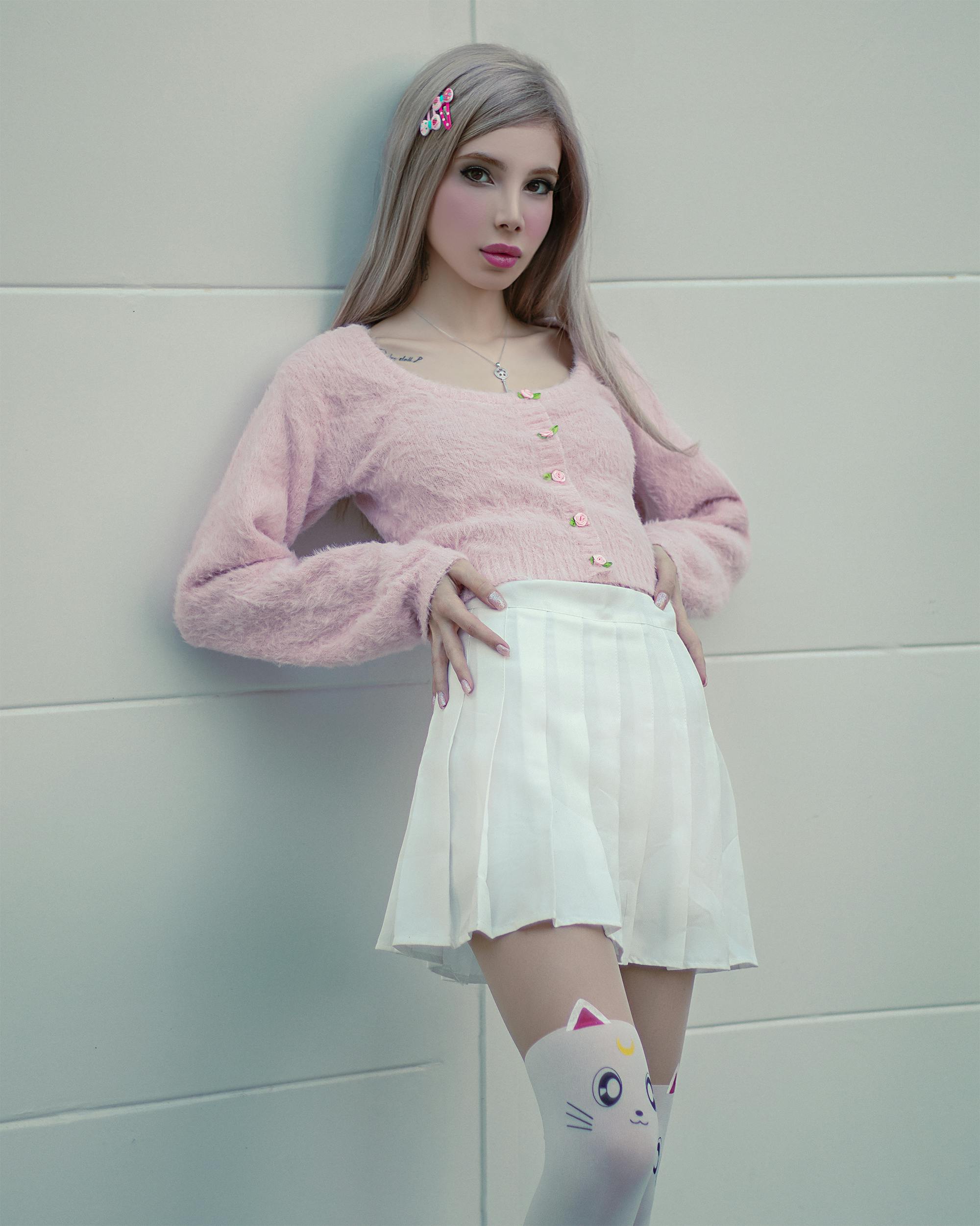 Serious female model in trendy cap in studio · Free Stock Photo