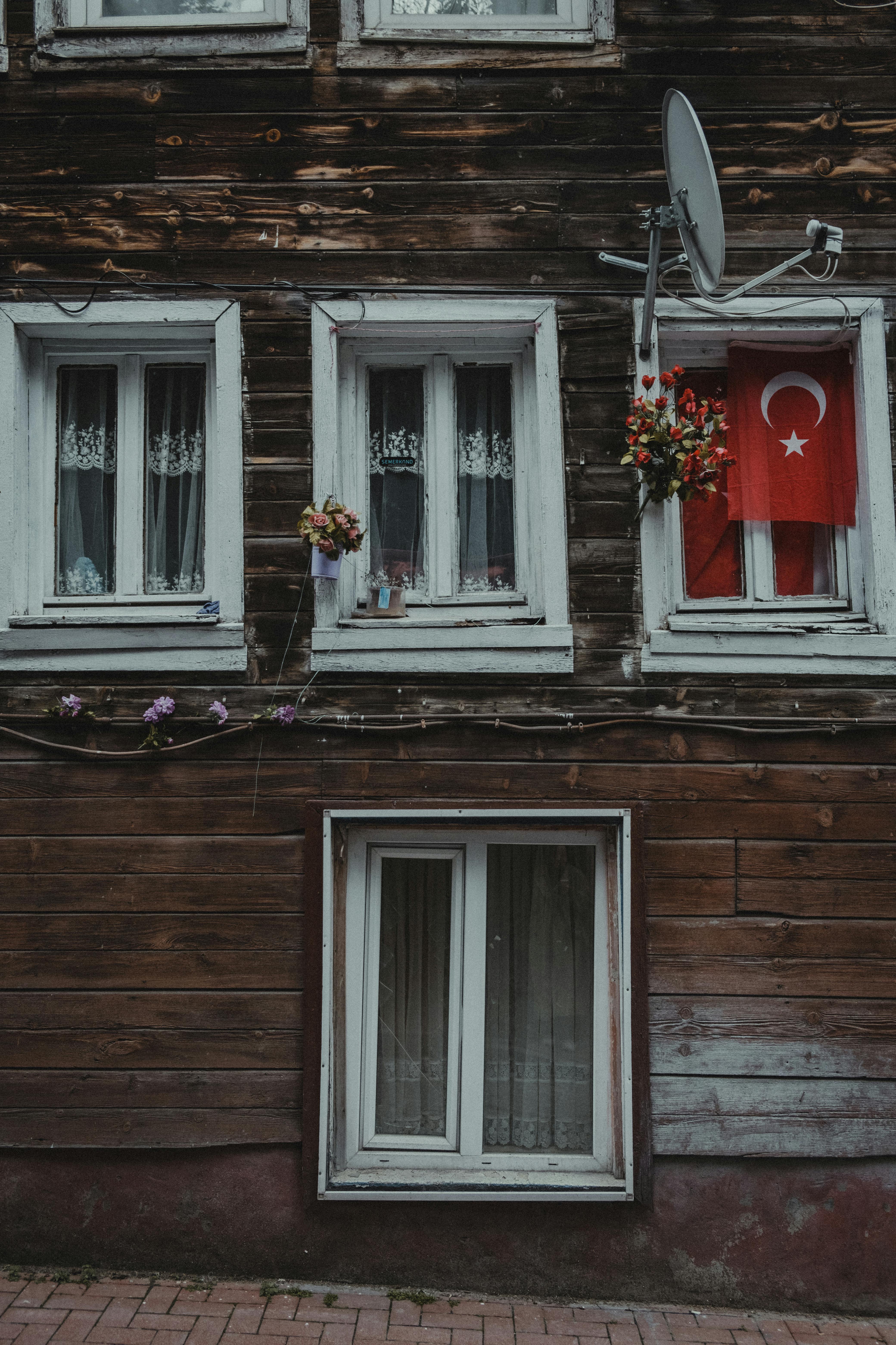 Classic Turkish Architecture with National Flag · Free Stock Photo