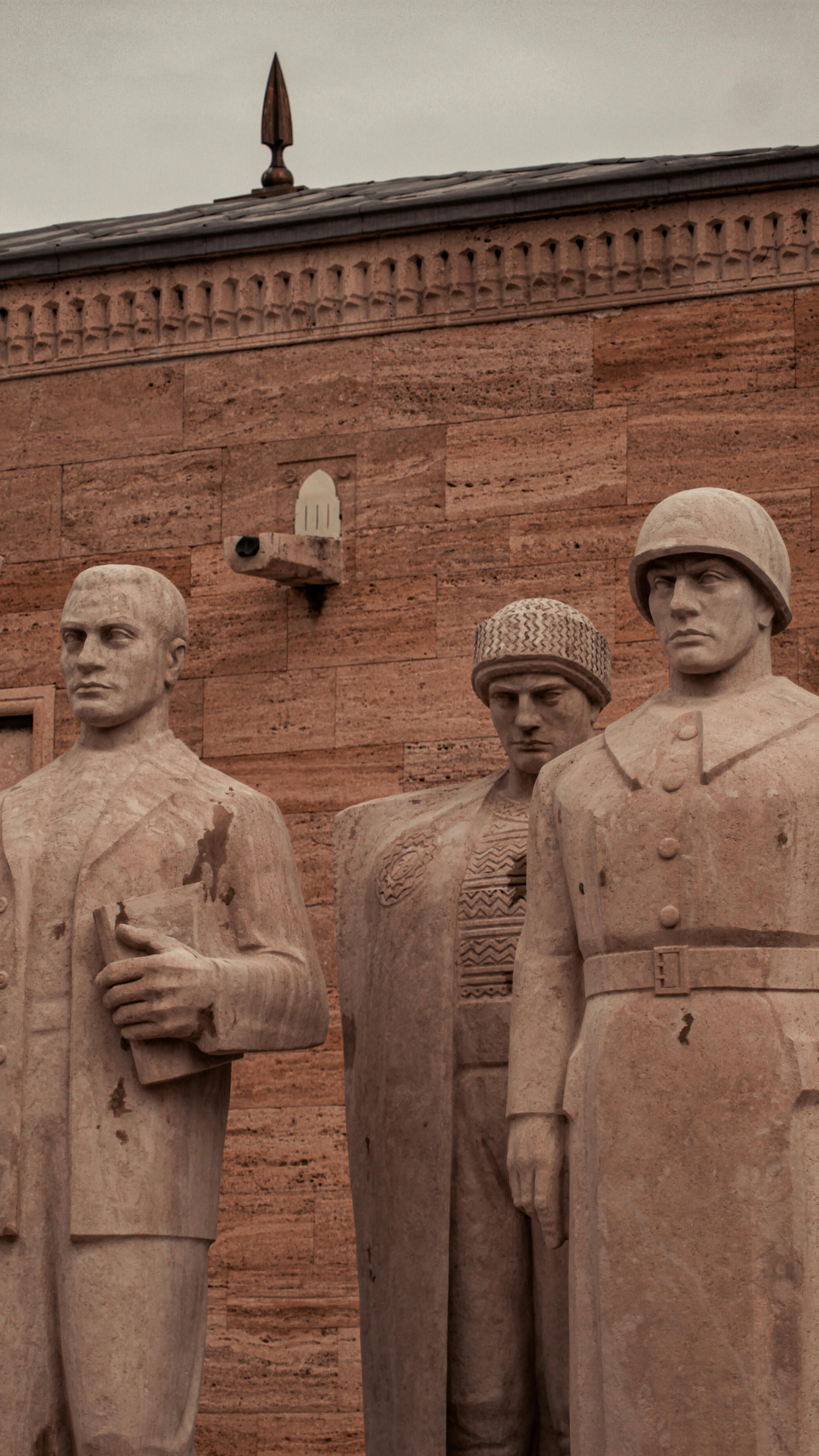 Statue of Man Carrying Scrolls · Free Stock Photo