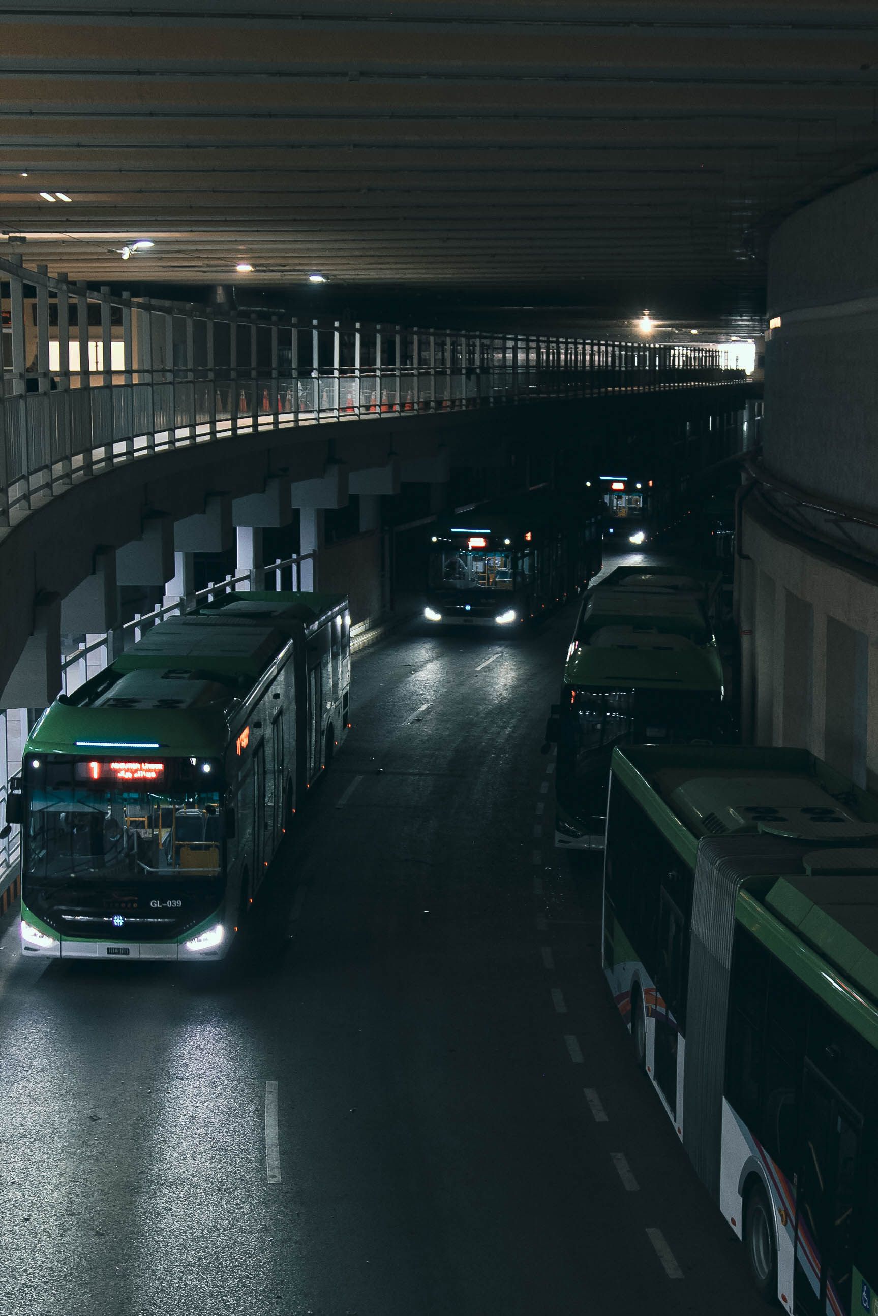 Foto de stock gratuita sobre autobuses, carretera, tiro vertical ...