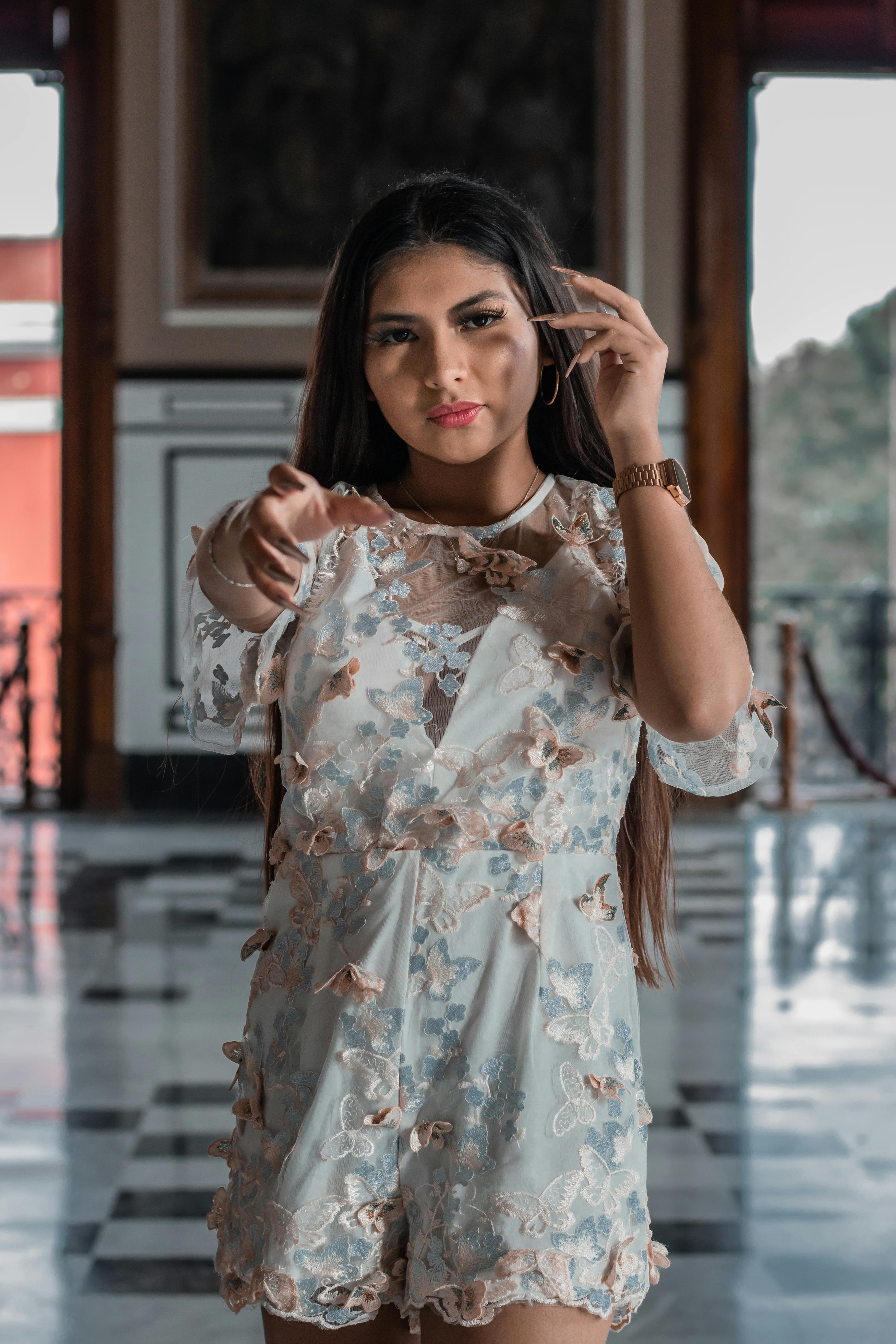 Astronaut Pointing Photos, Download Free Astronaut Pointing Stock ...