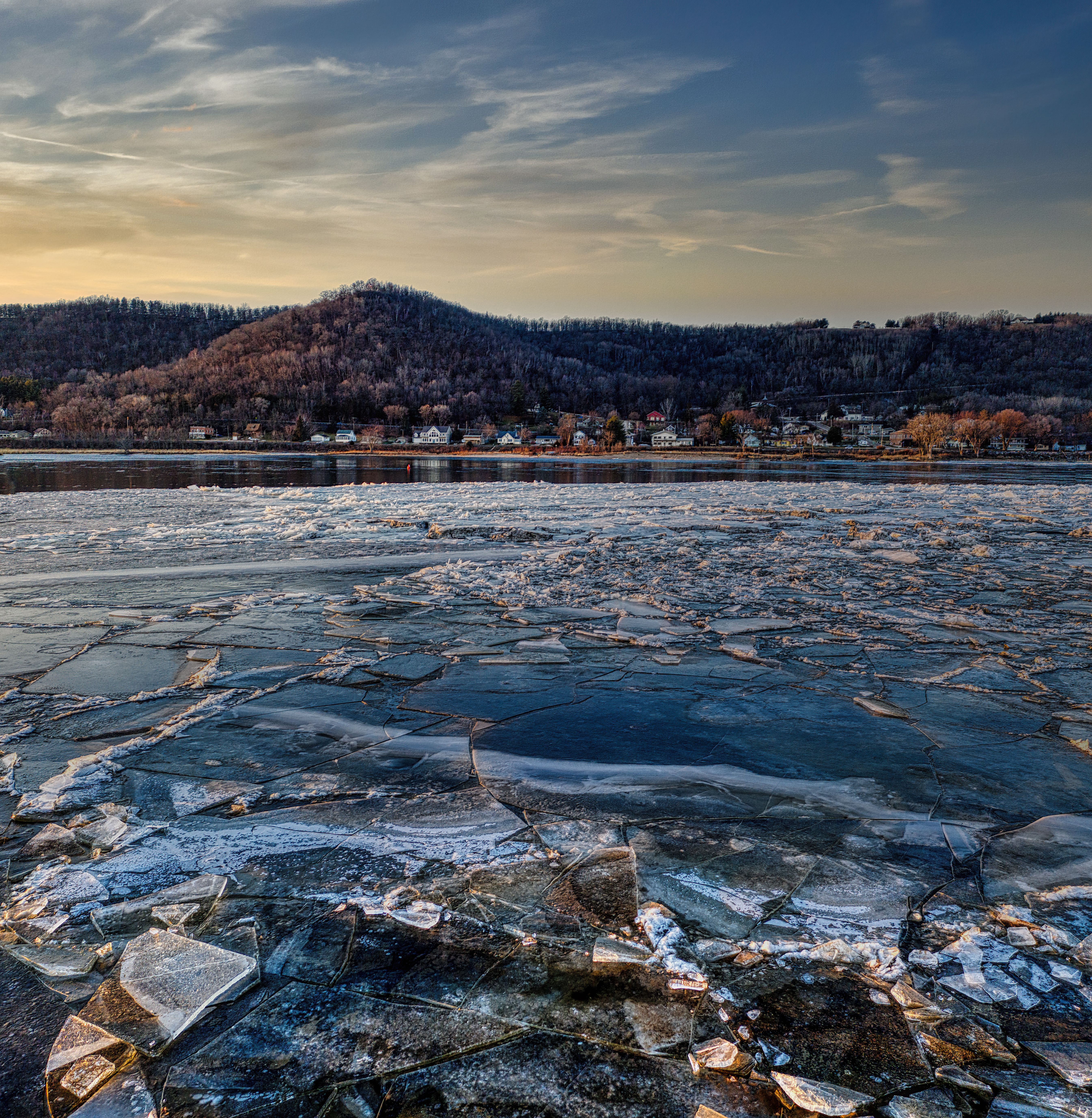Photo of an Icy Lake · Free Stock Photo
