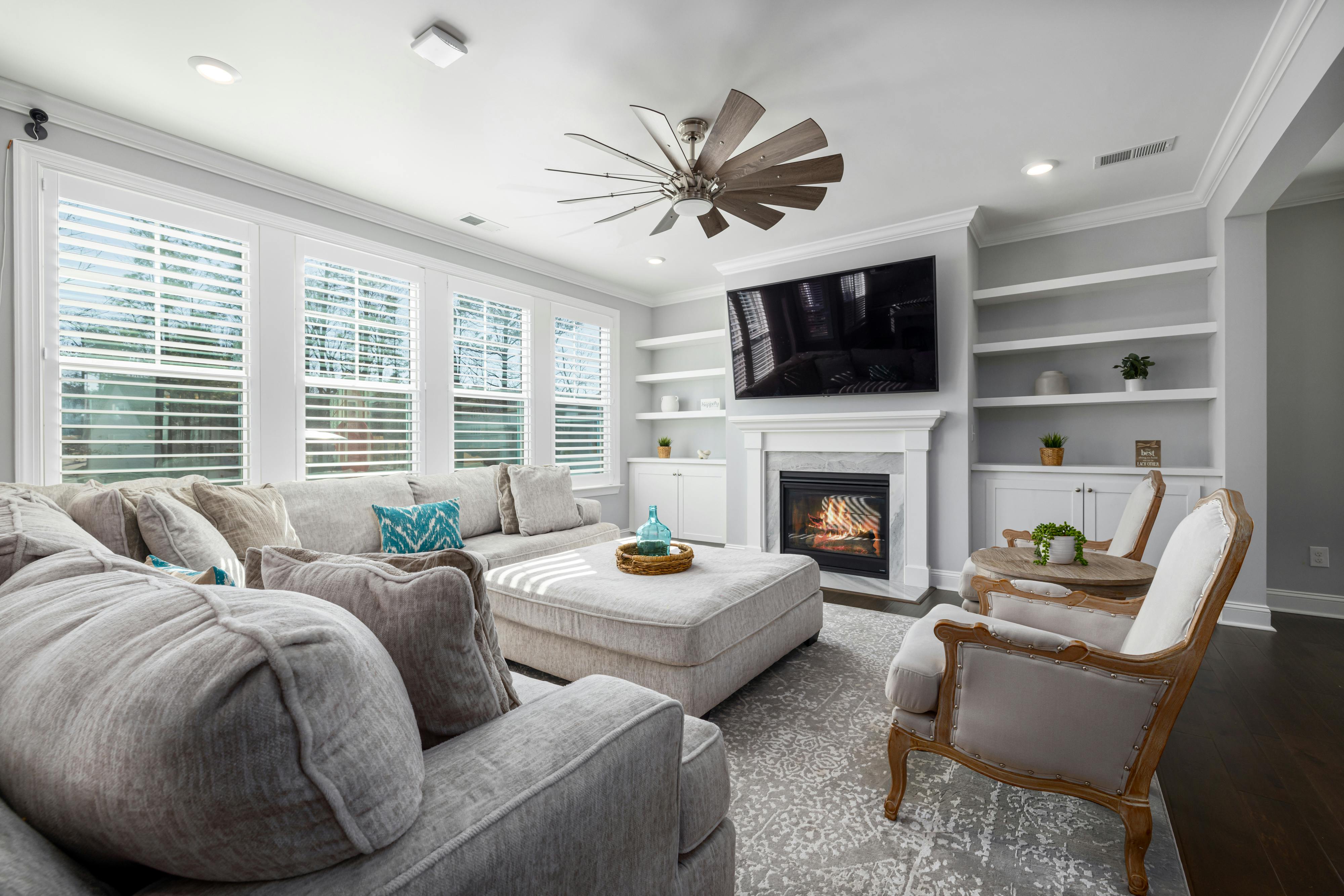 A Ceiling Fan in a Living Room With a Gray Couch · Free Stock Photo