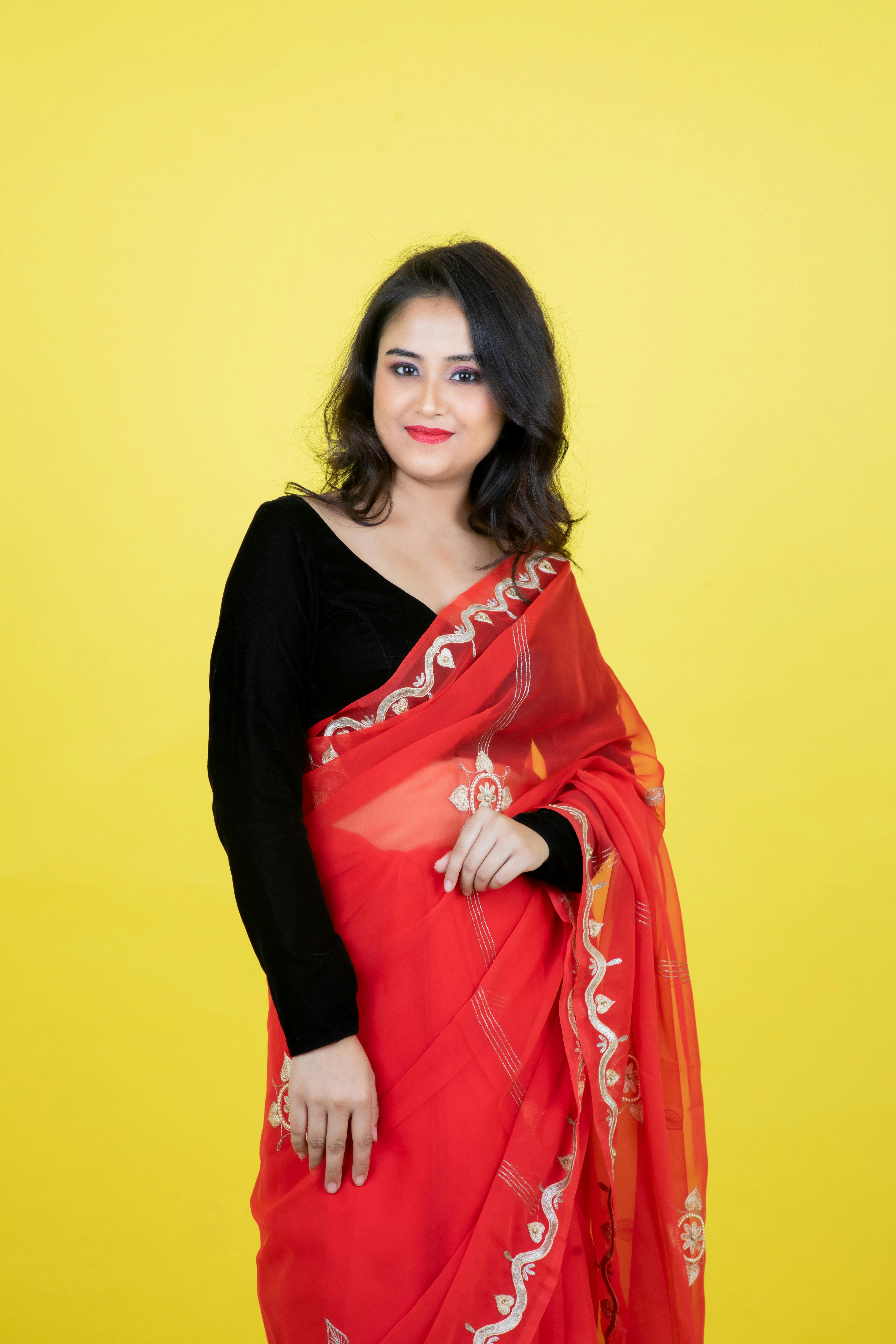 Yellow Saree Girk Photos, Download The BEST Free Yellow Saree Girk ...