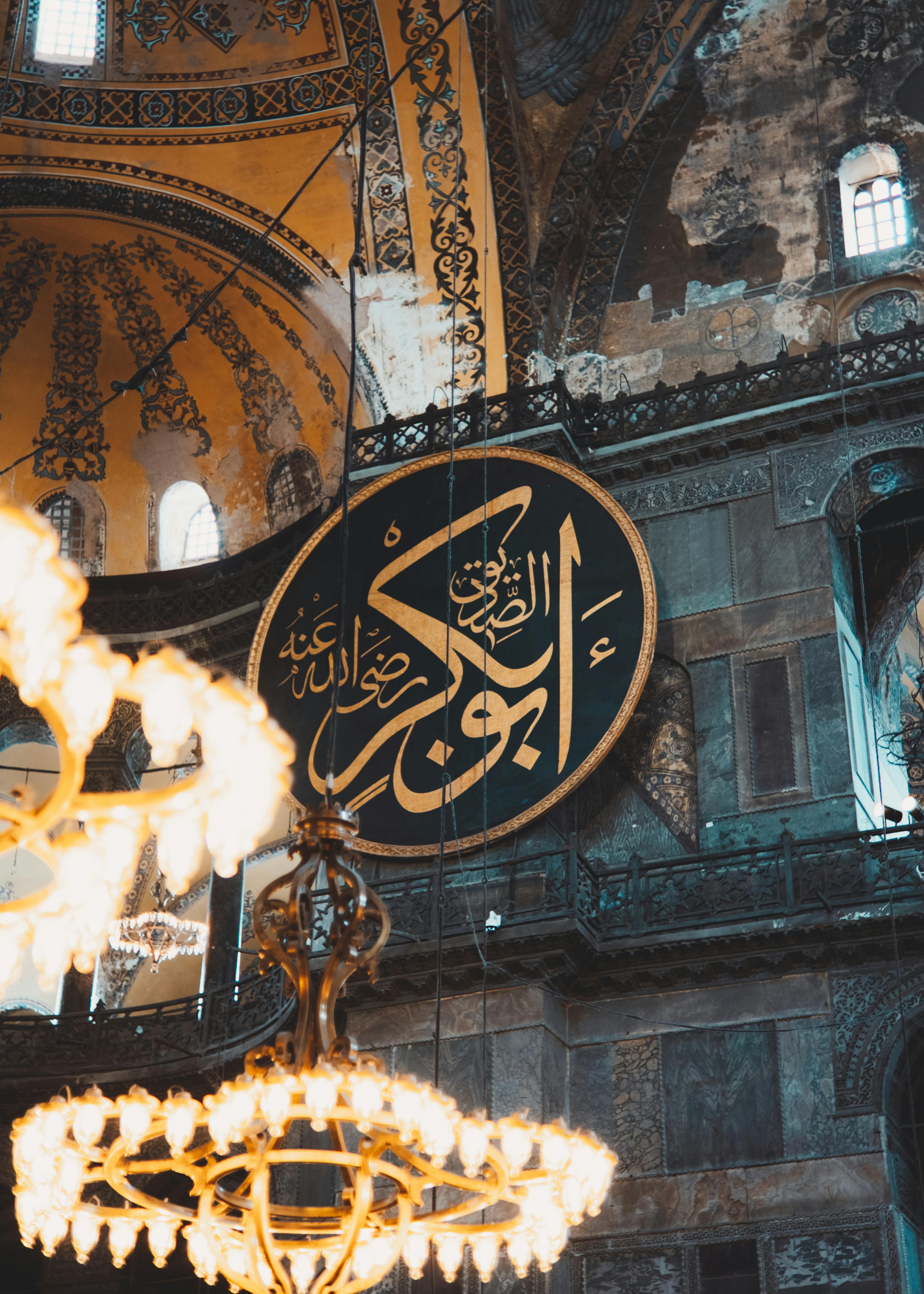 Chandeliers and Ornamented Writing in Mosque · Free Stock Photo