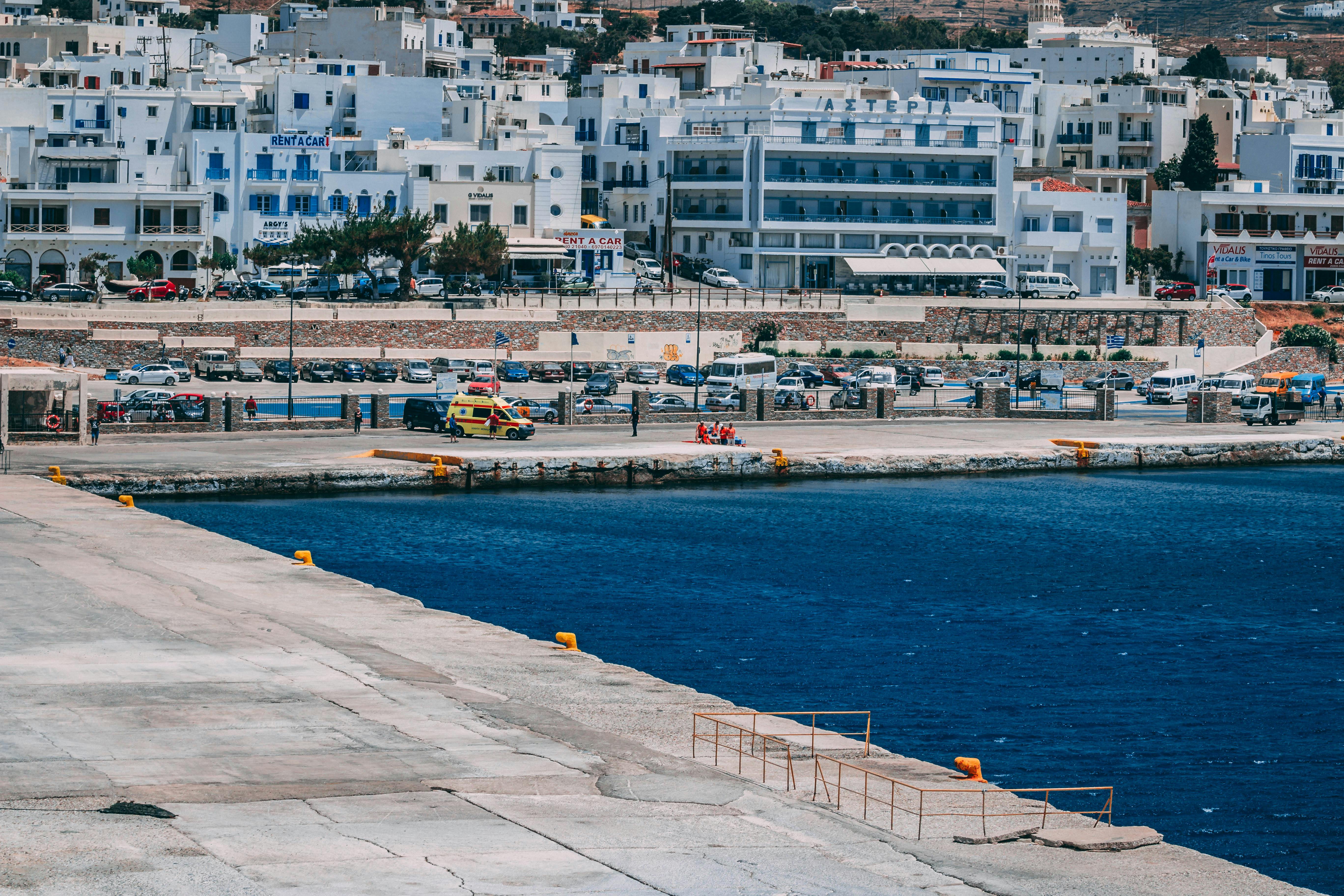 Selective Focus Photography of Man Facing Computer · Free Stock Photo