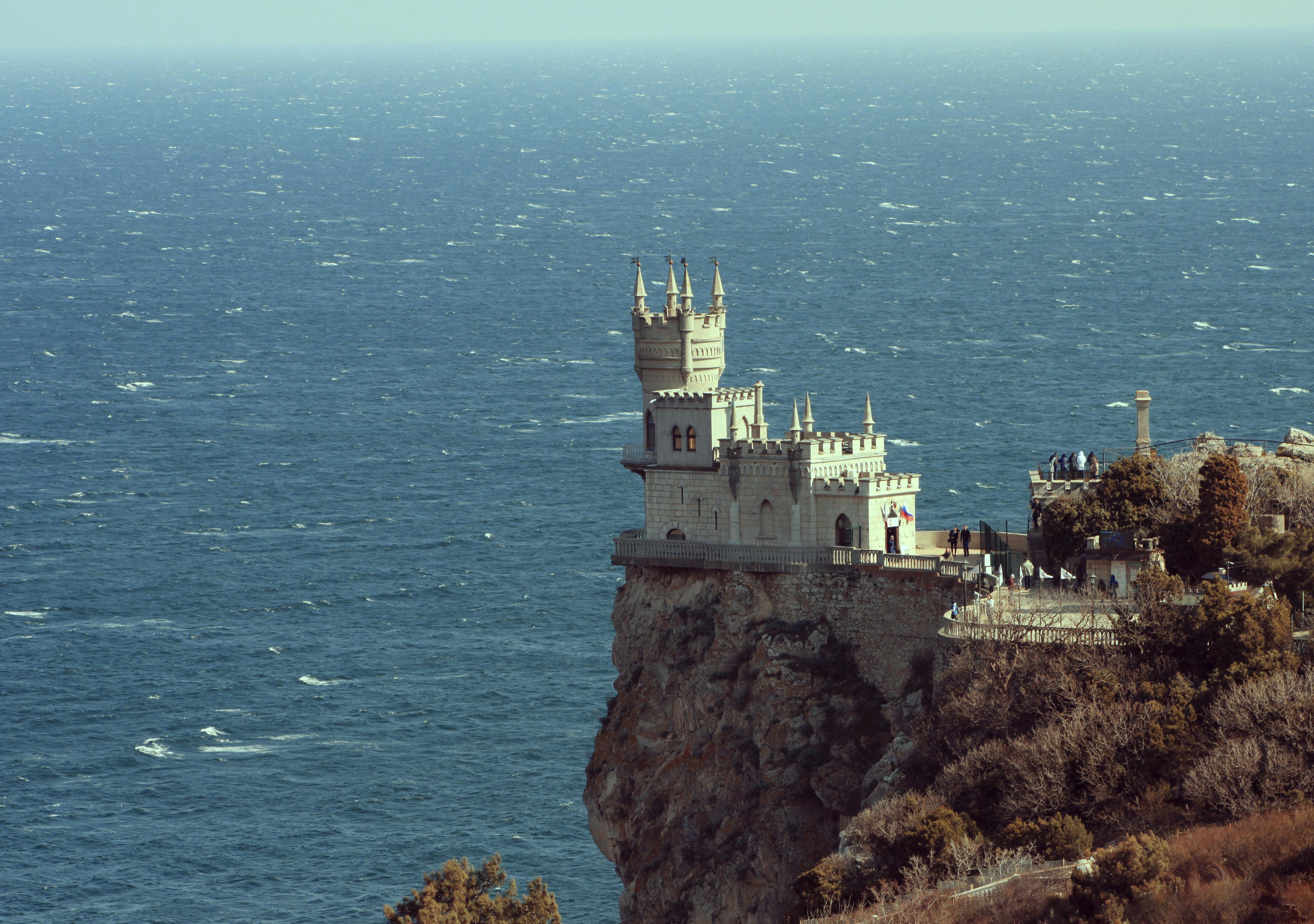 A Castle on a Cliff · Free Stock Photo