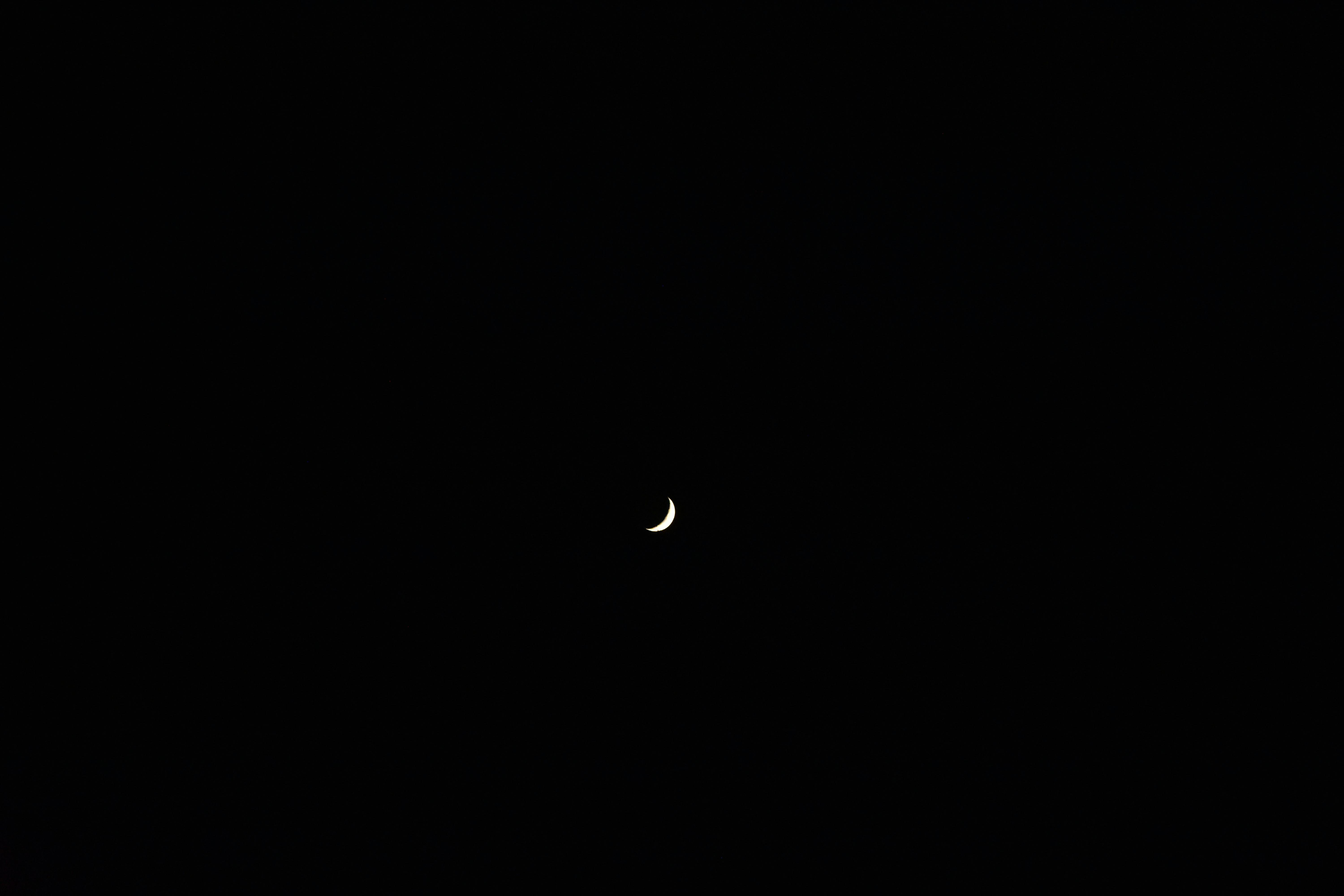The Crescent Moon in the Dark Sky · Free Stock Photo