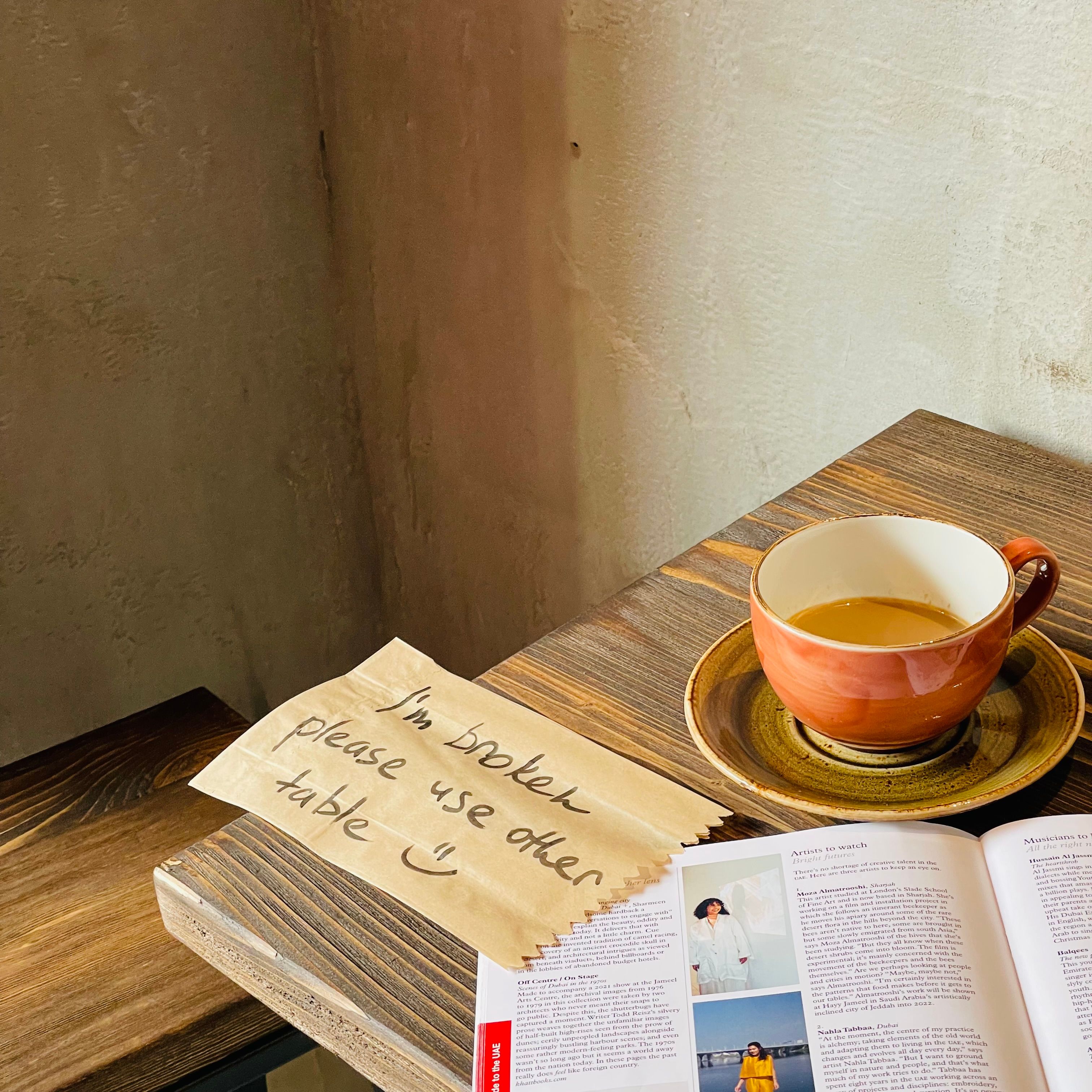 A Brown Paper with Reminder on the Wooden Table · Free Stock Photo