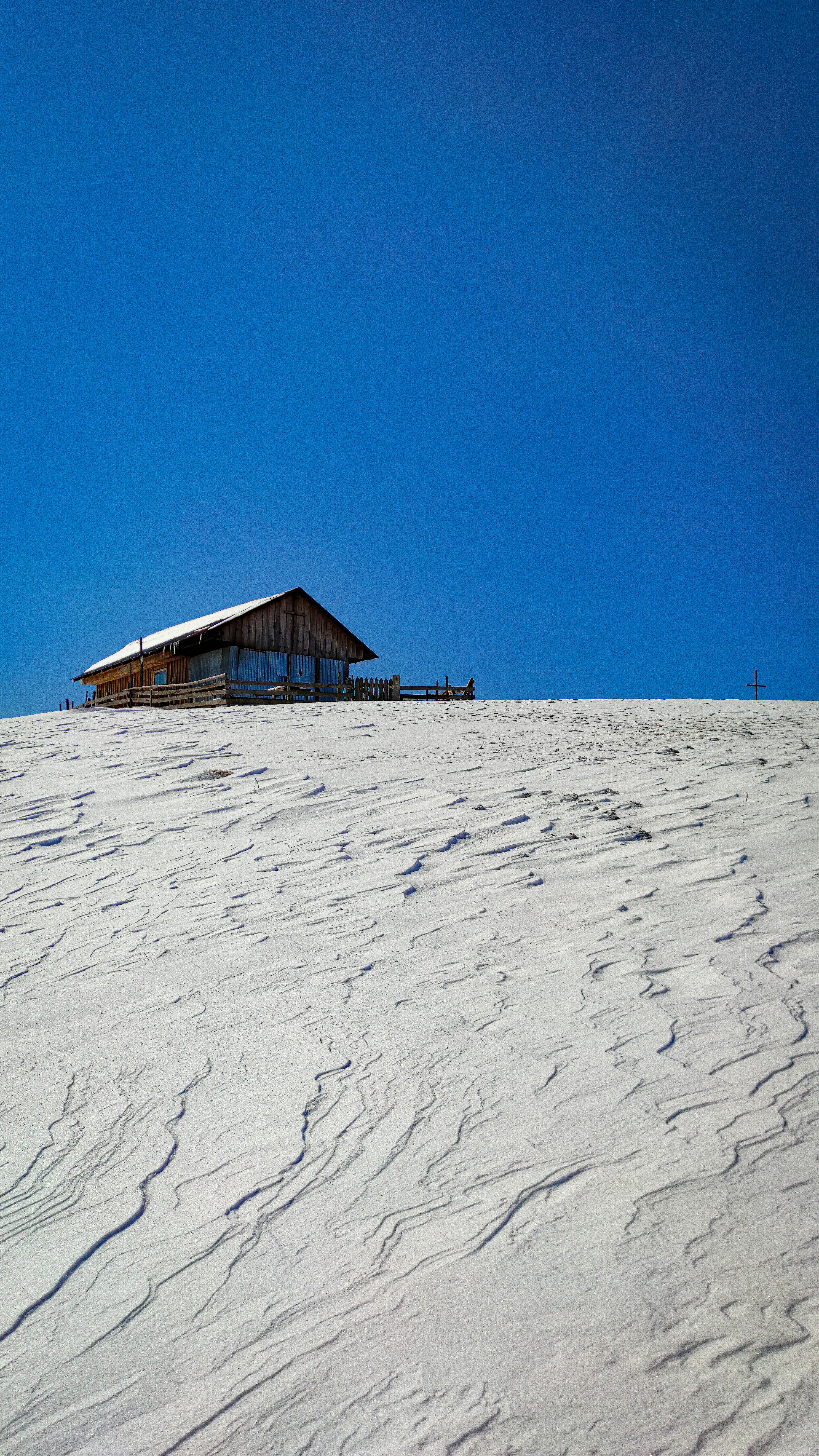 Triangular Vacation House in the Snow · Free Stock Photo