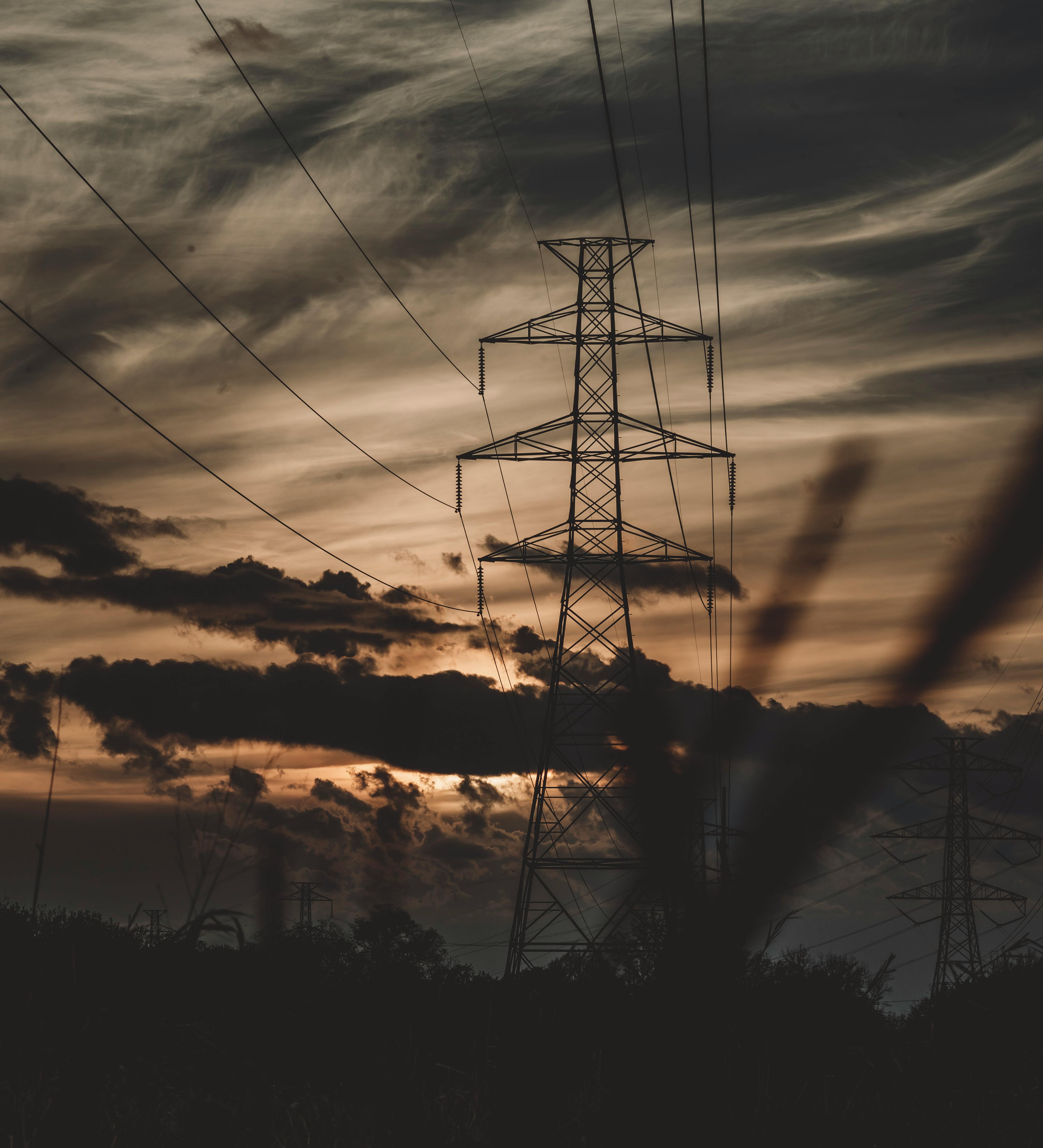 Silhouette of an Electric Tower under a Nightsky · Free Stock Photo