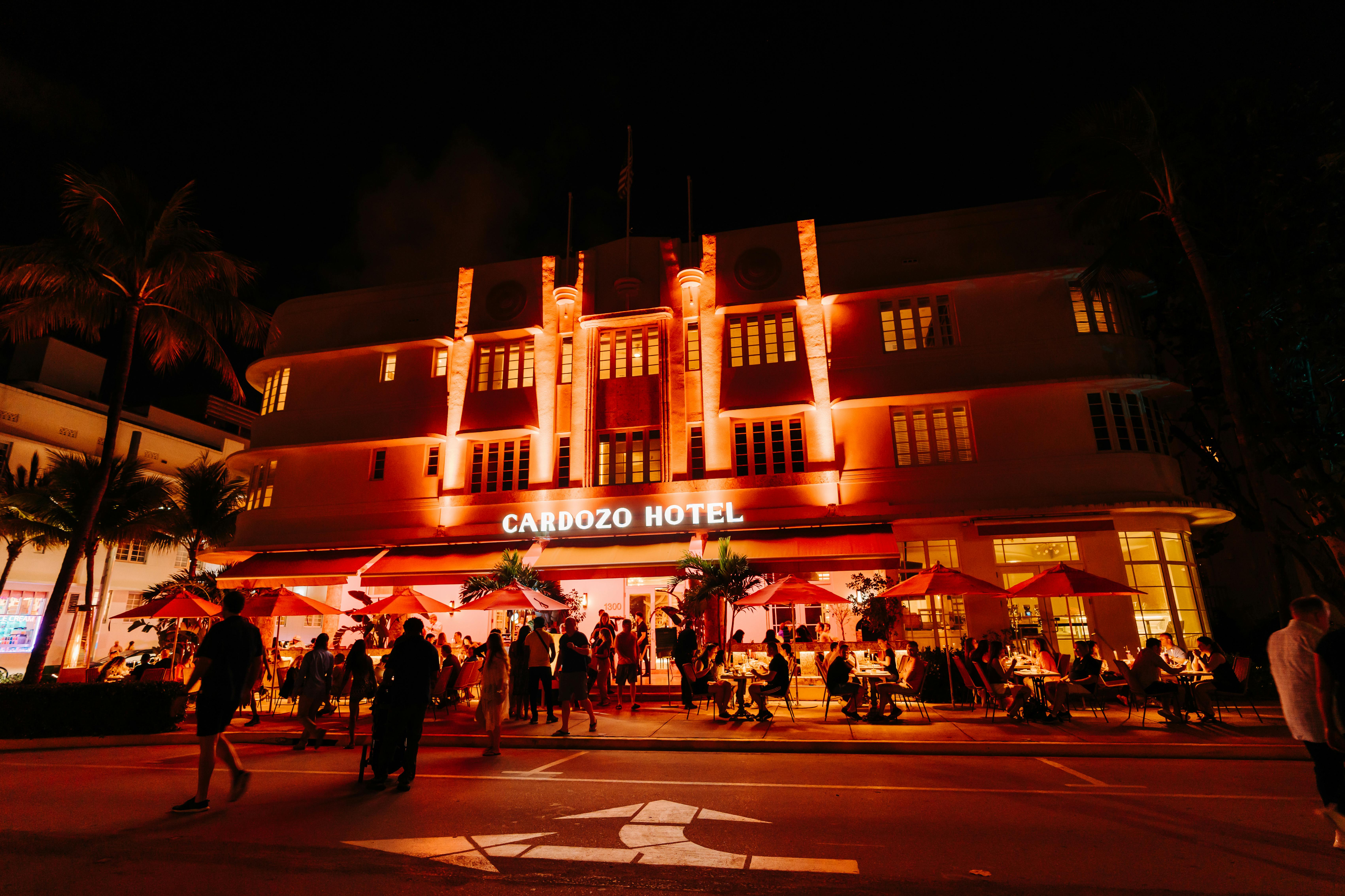 Vibrant Nightlife at Iconic Colony Hotel · Free Stock Photo