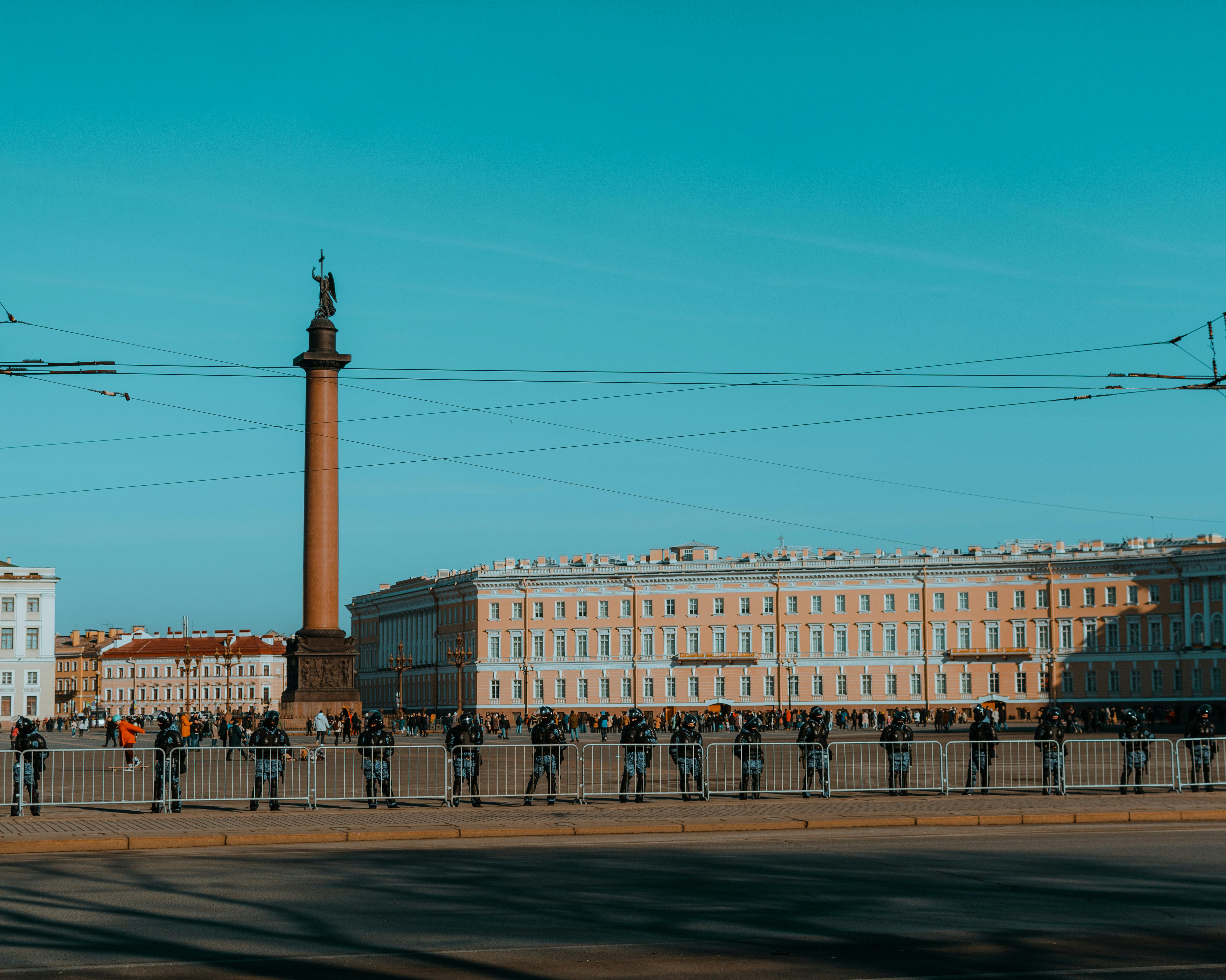 Alexander Column at palace Square in Saint Petersburg · Free Stock Photo