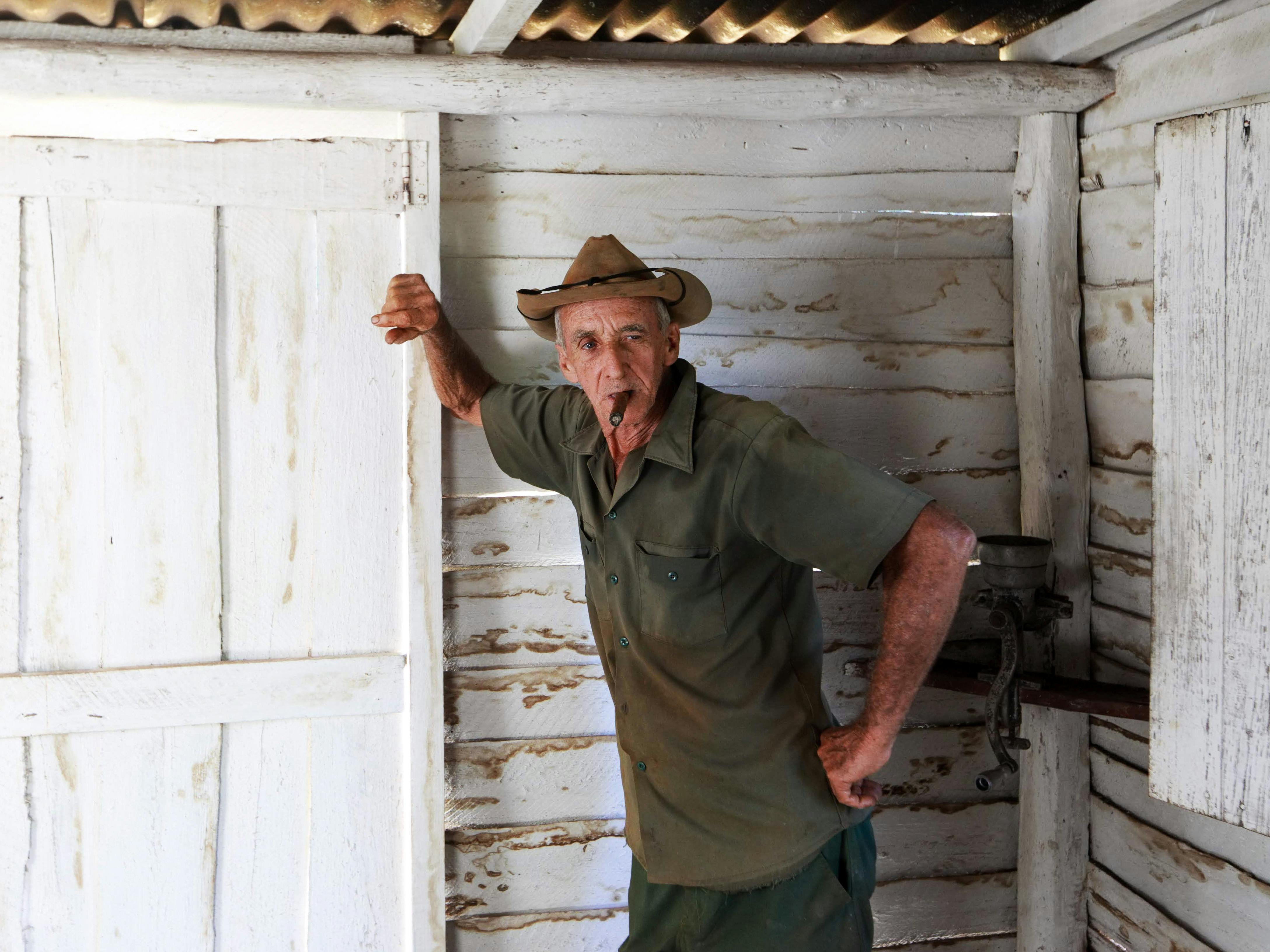 Personne Content Photos, Download Free Personne Content Stock Photos ...