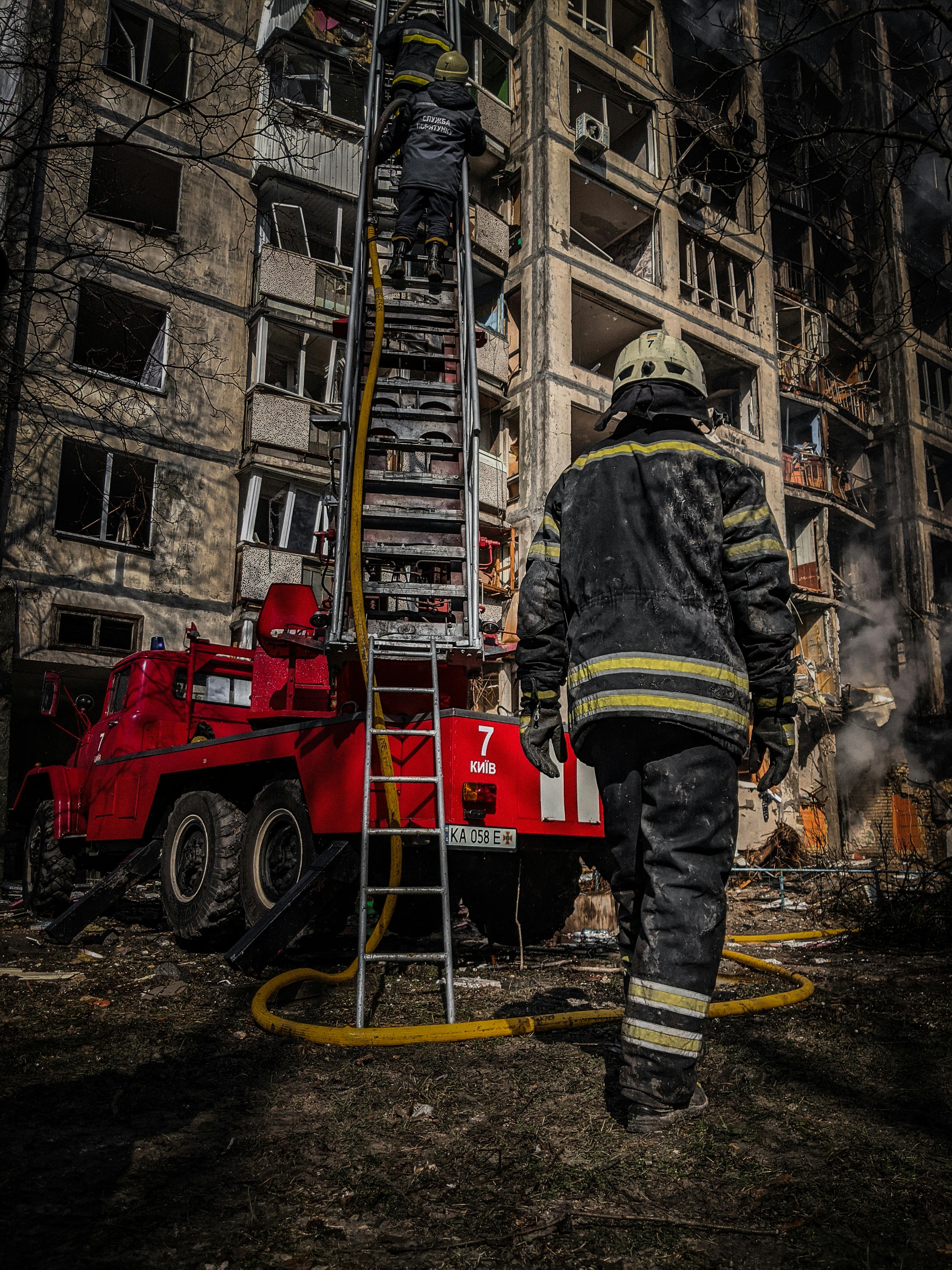 Building Fire Photos, Download The BEST Free Building Fire Stock Photos ...