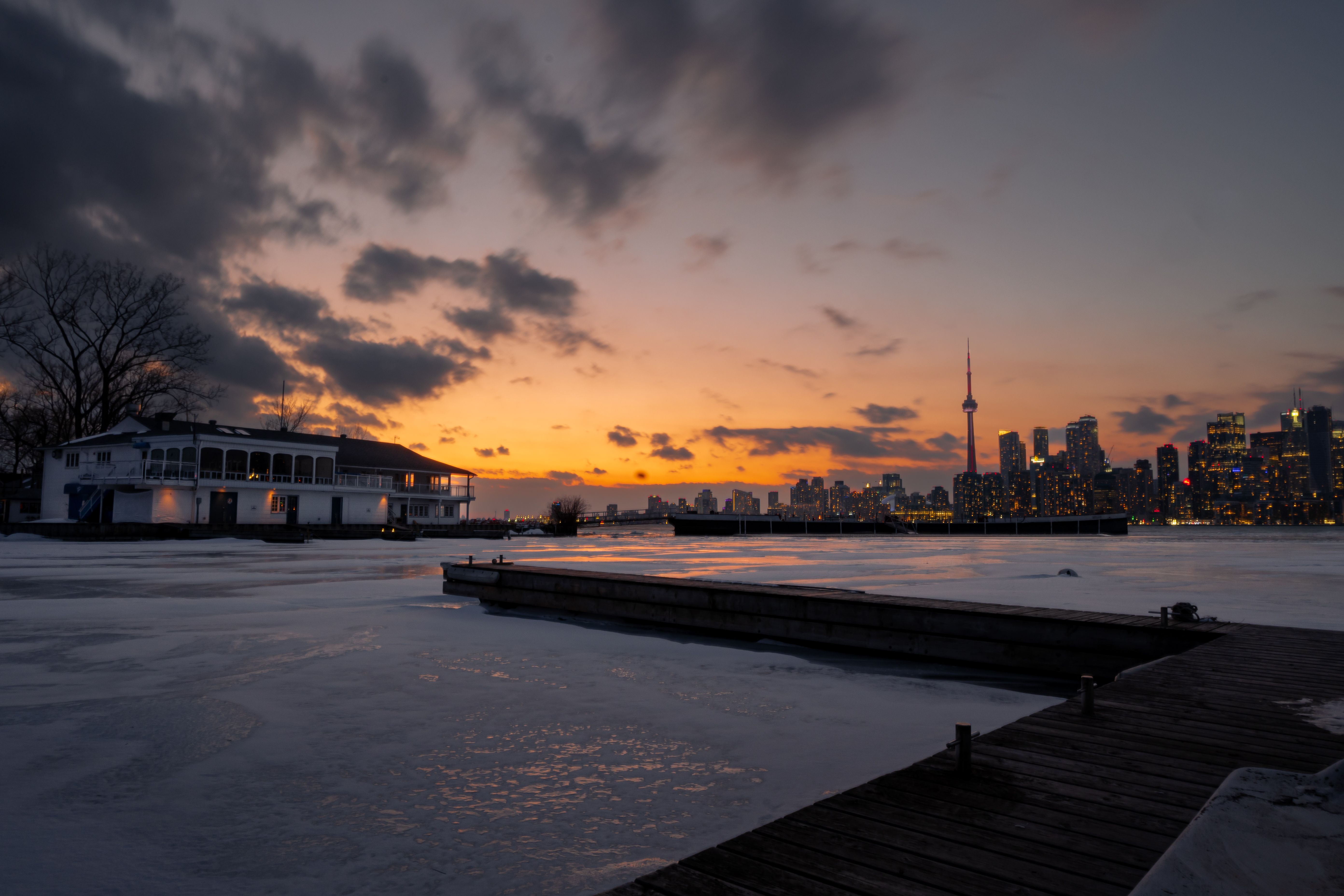 Dusk Over the Frozen Toronto Bay · Free Stock Photo