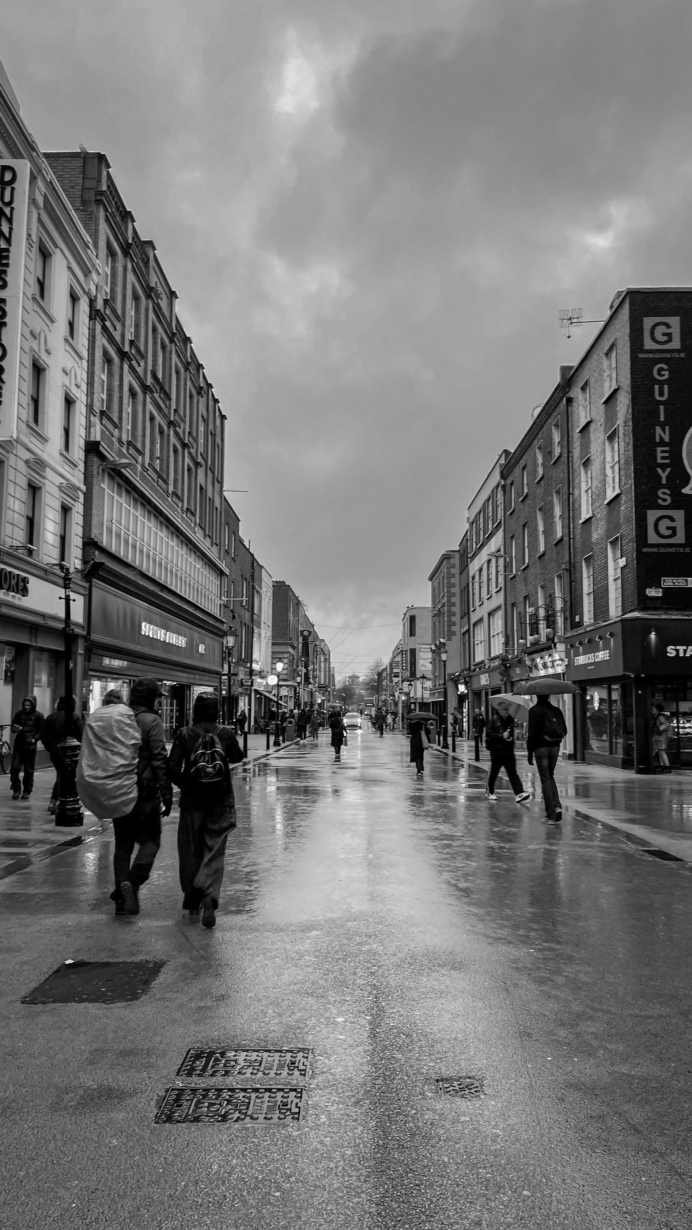 People behind Empty Street in Black and White · Free Stock Photo