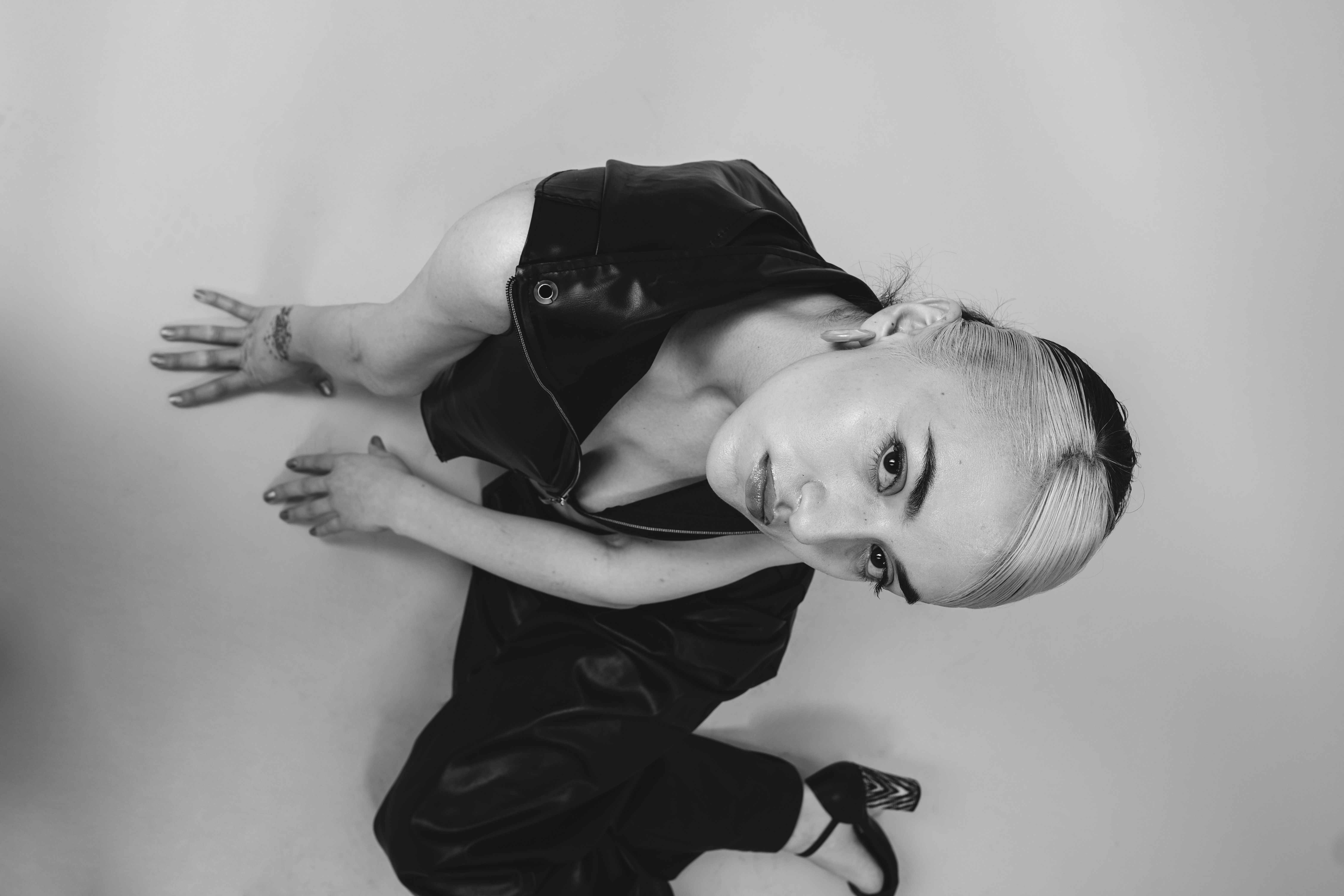 Full body 15 Photos & Videos Collected by Aida Cervera