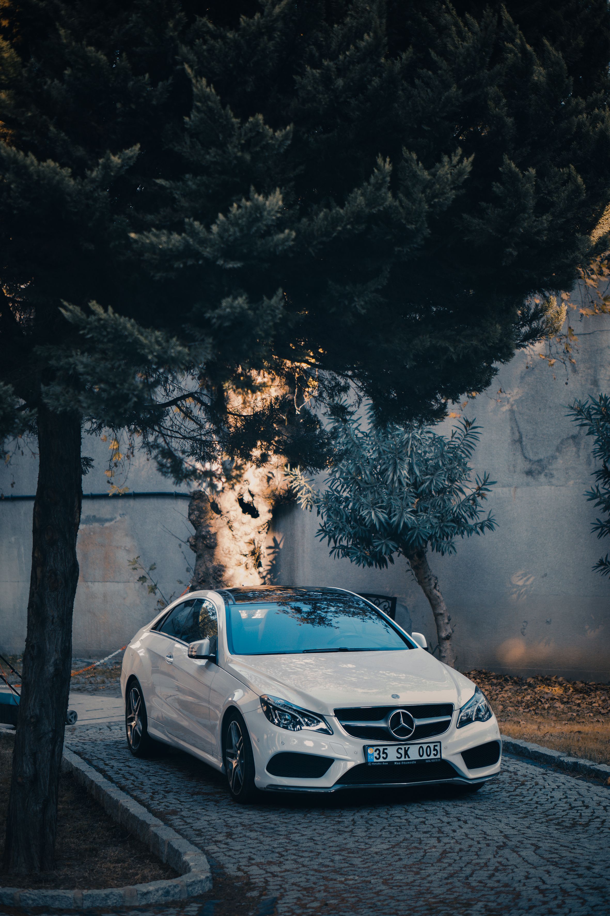 White Mercedes Benz in Close-Up Photography · Free Stock Photo