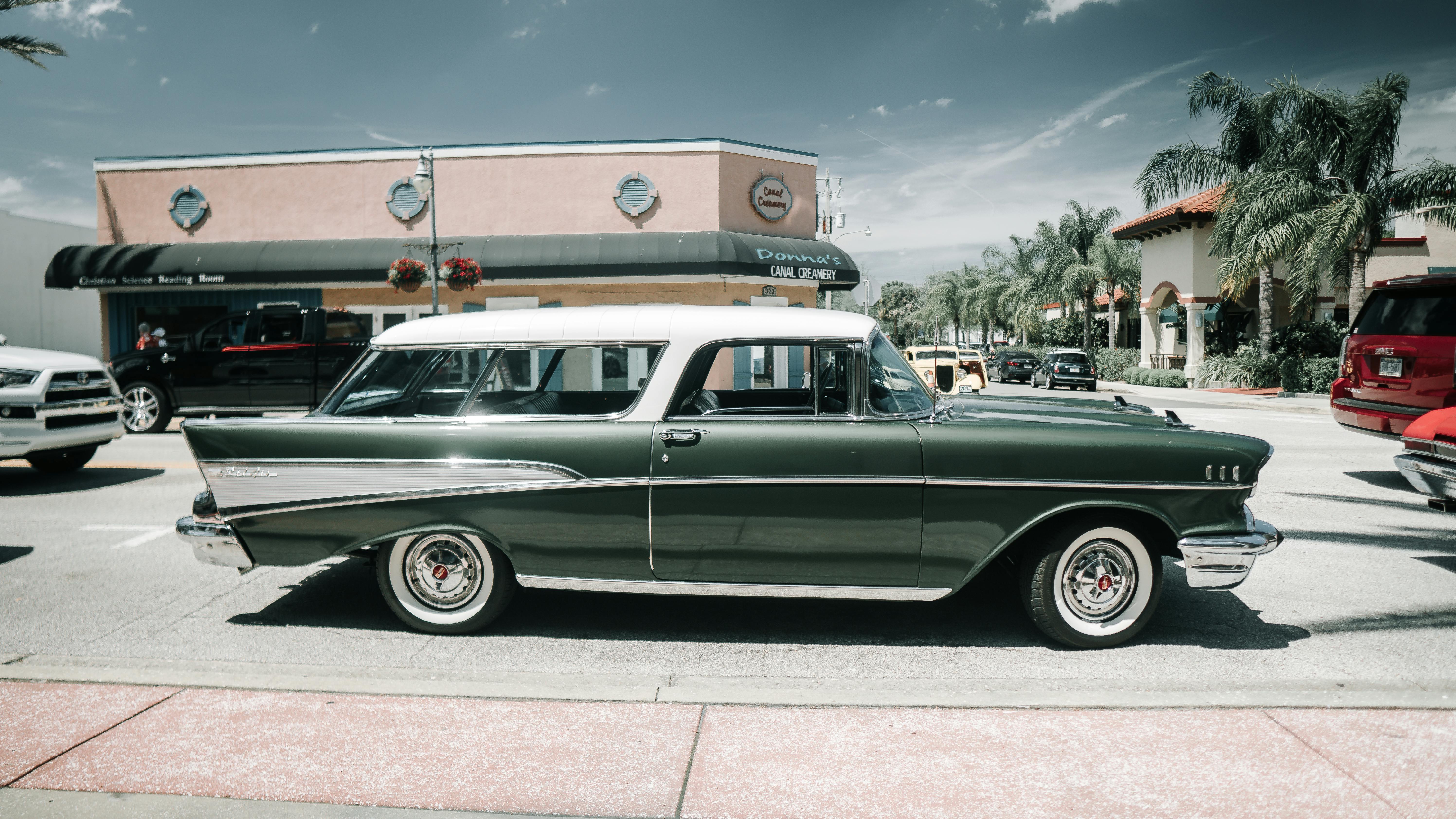 Side View of a Vintage Car · Free Stock Photo
