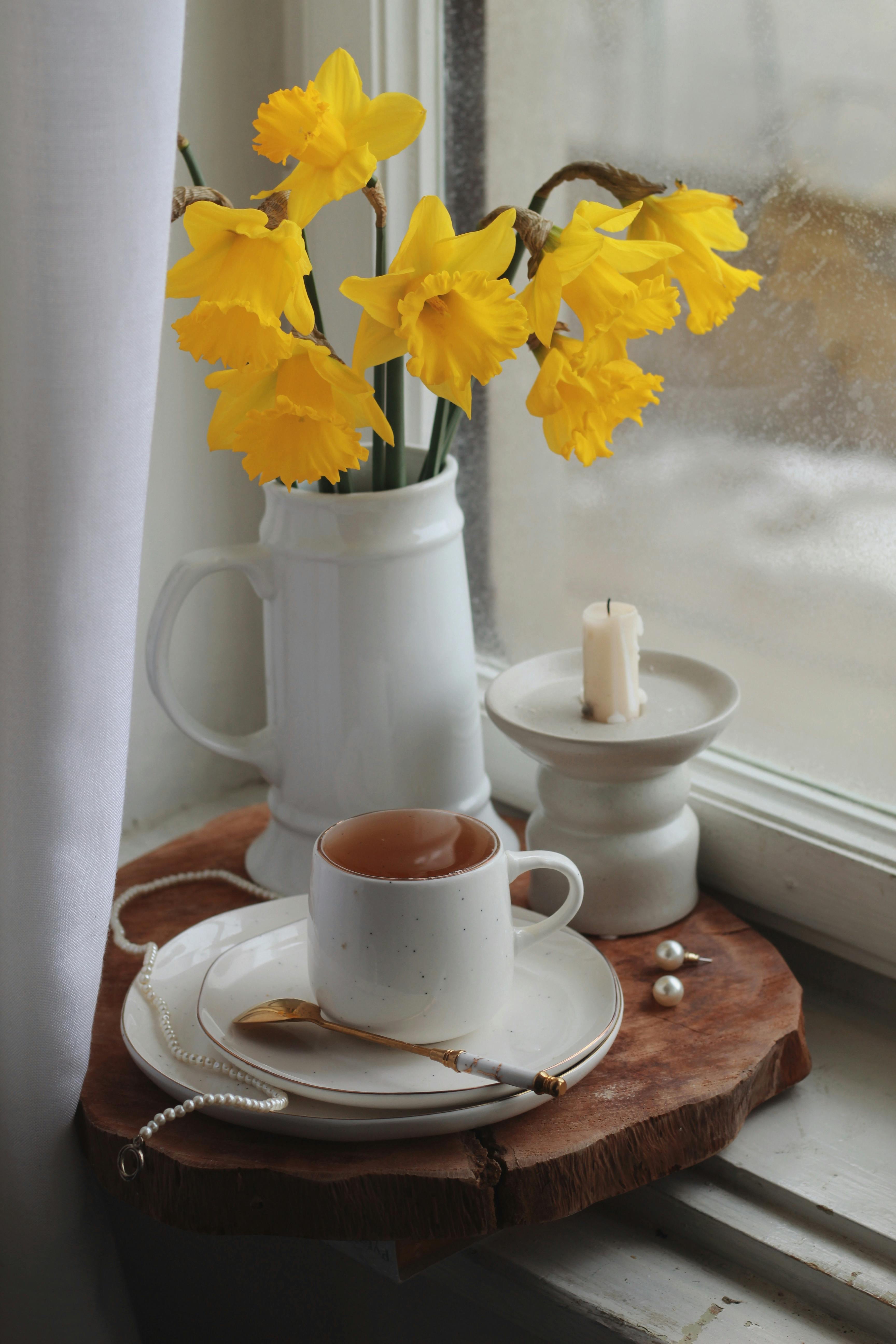 Spring Table Decor with Daffodils and Candles · Free Stock Photo