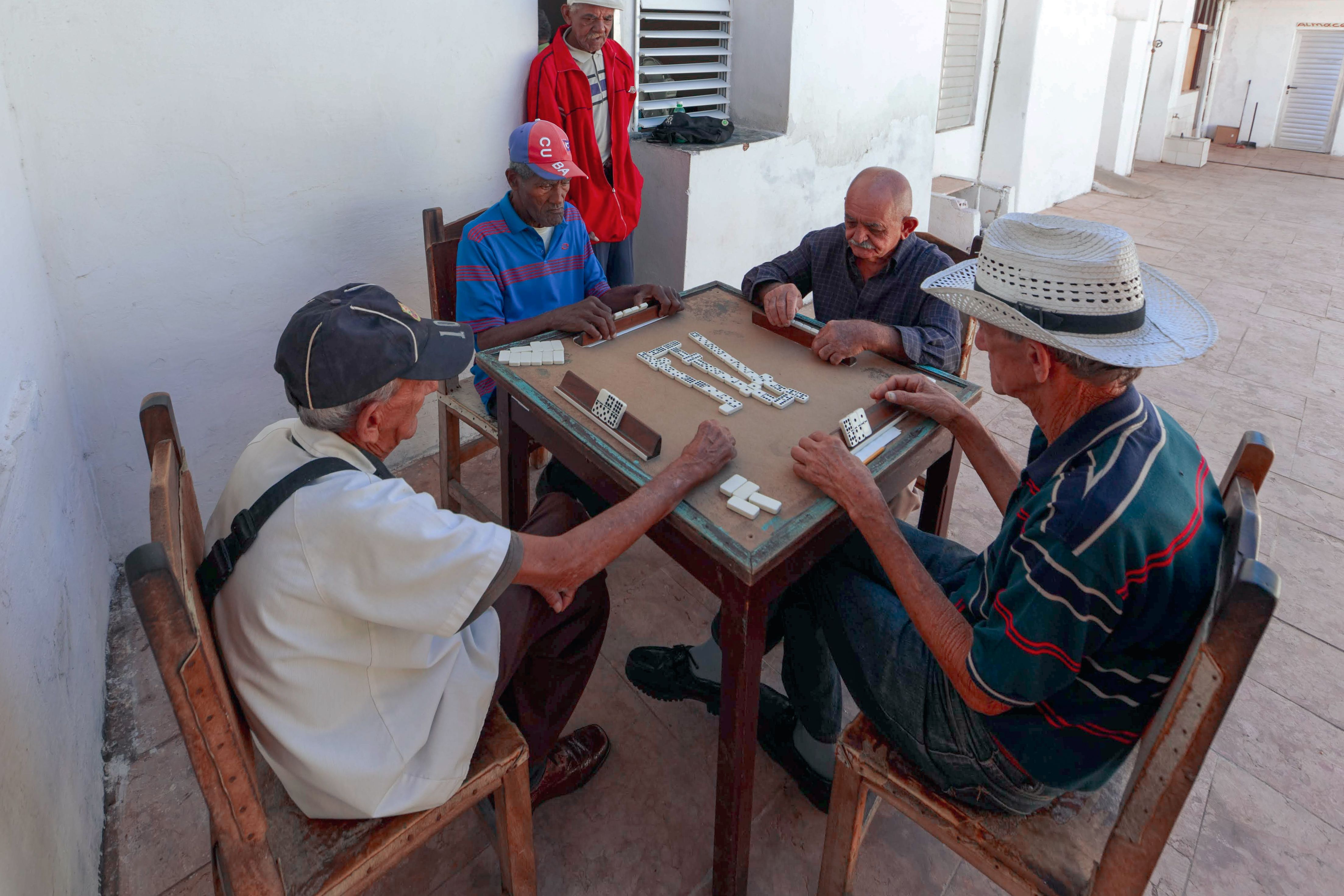 Hombres Jugando · Foto de stock gratuita