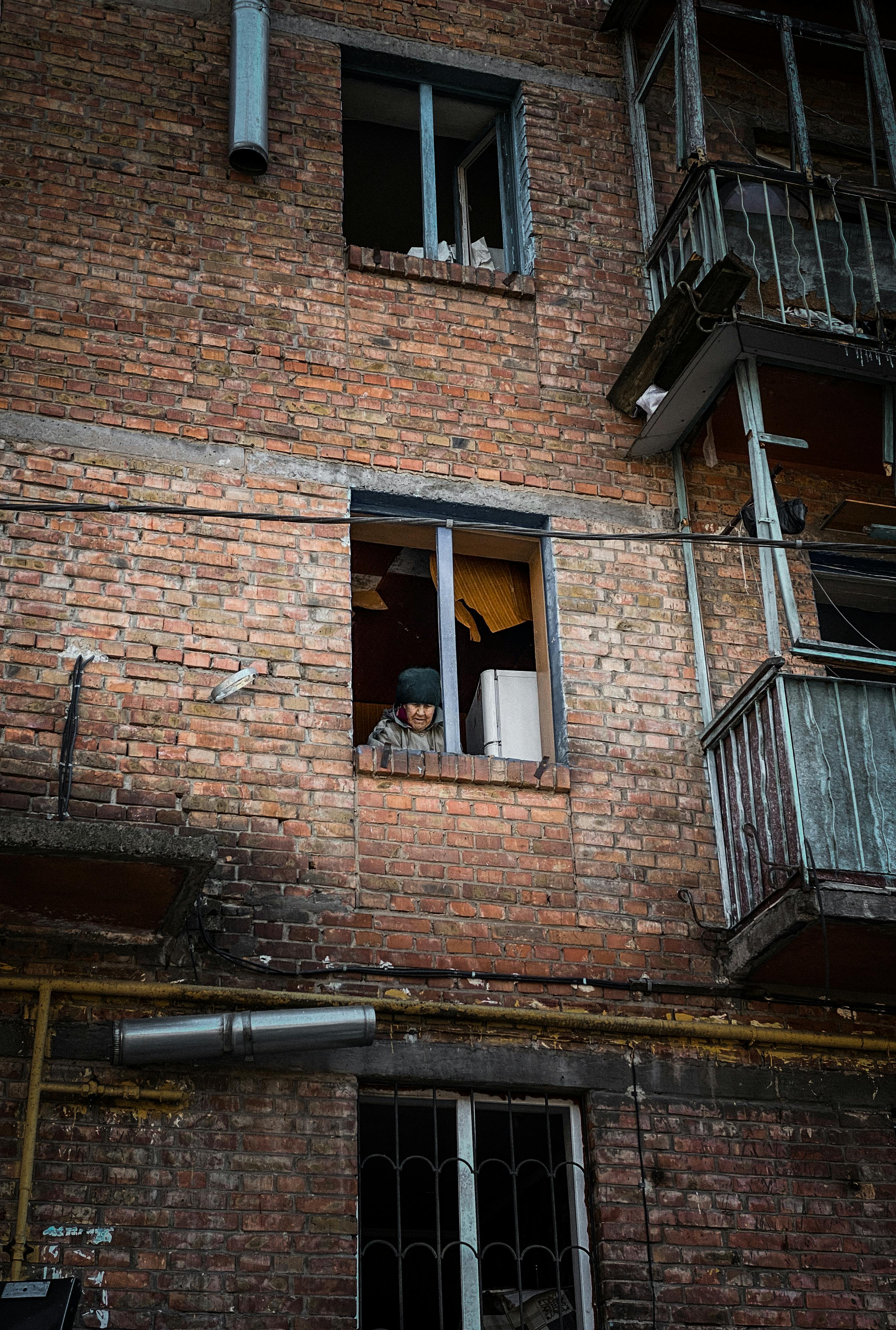 Boy peaking through a Window · Free Stock Photo
