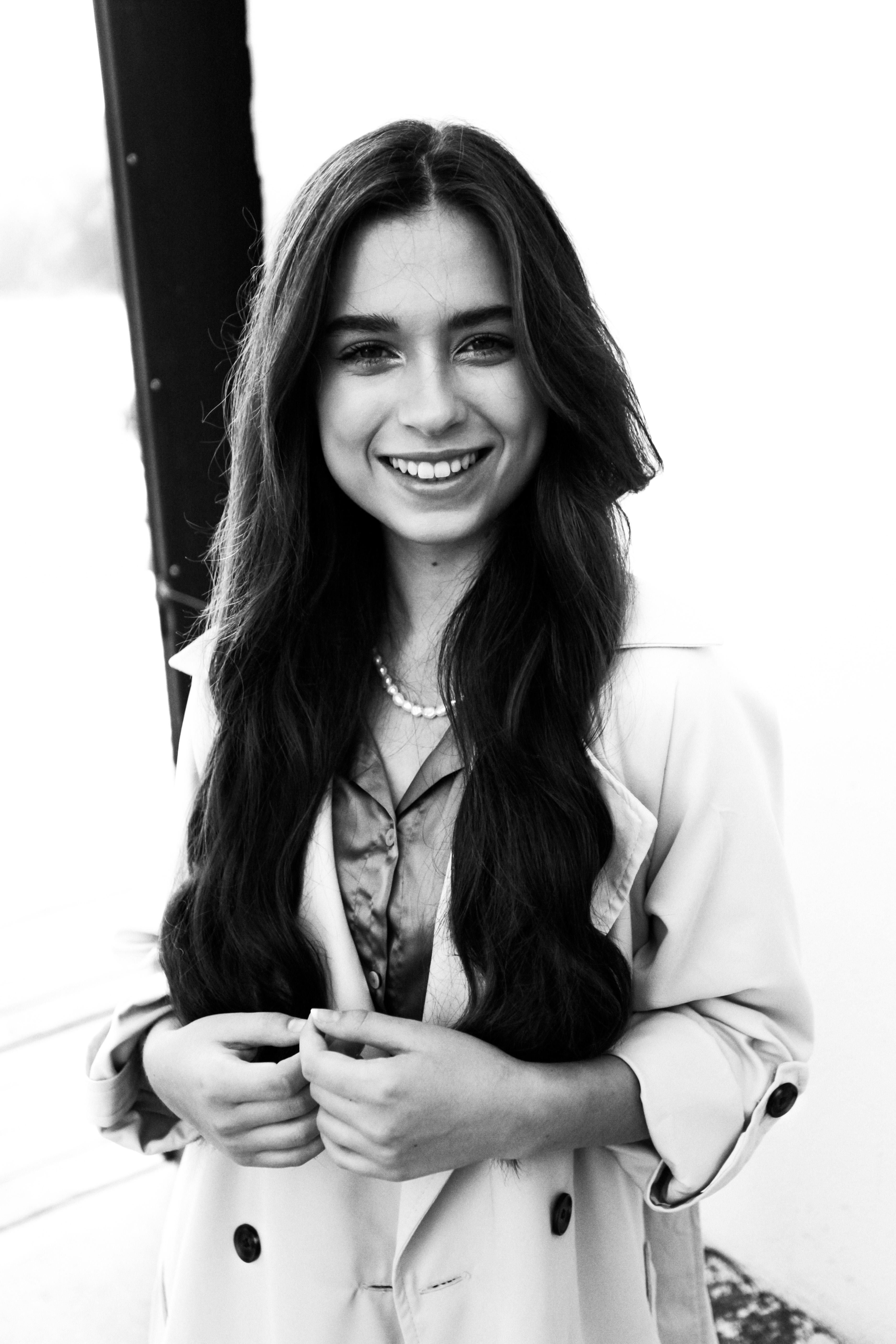 Gently Smiling Girl Photos, Download Free Gently Smiling Girl Stock ...