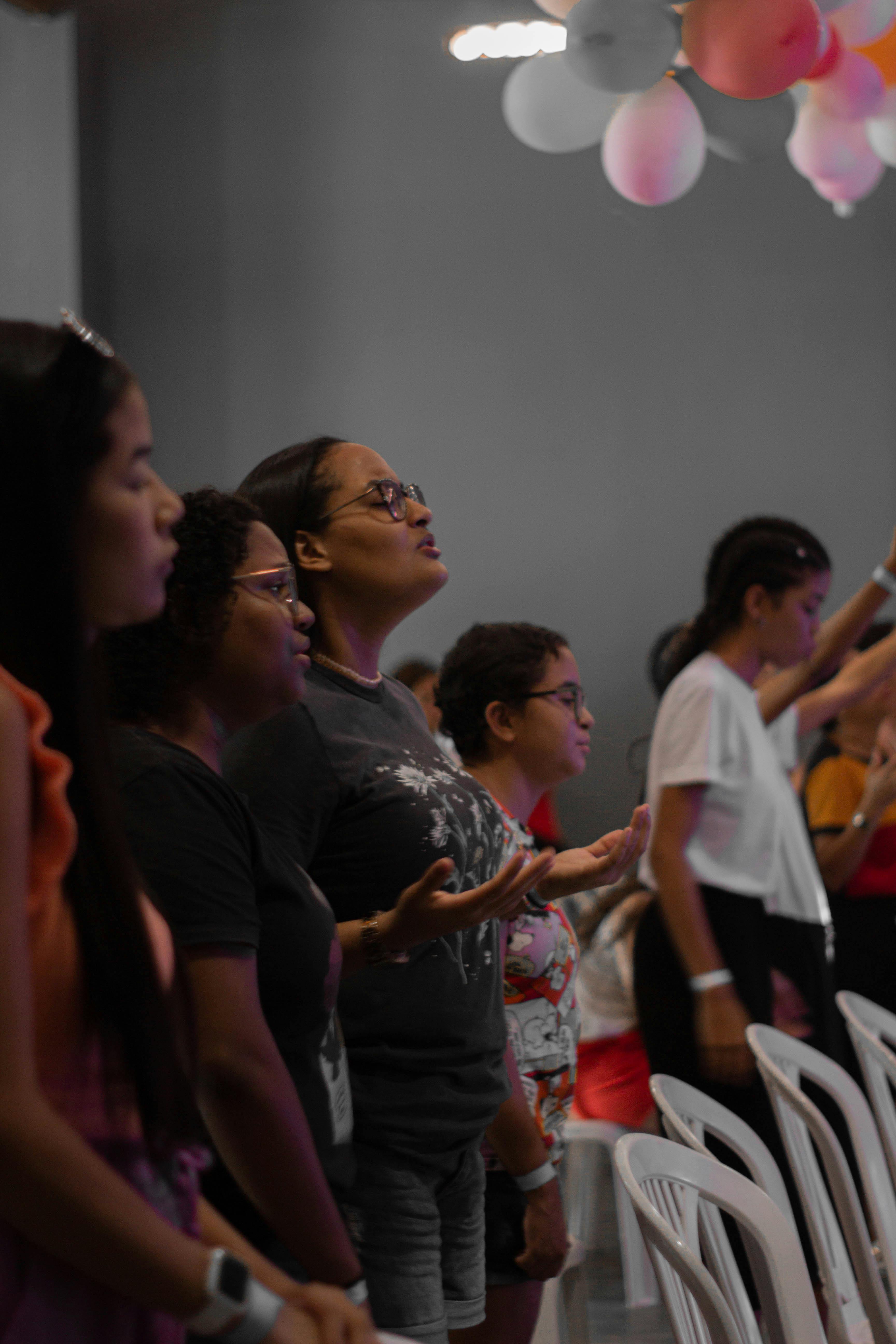 433,892+ Best Free People praying Stock Photos & Images · 100% Royalty ...