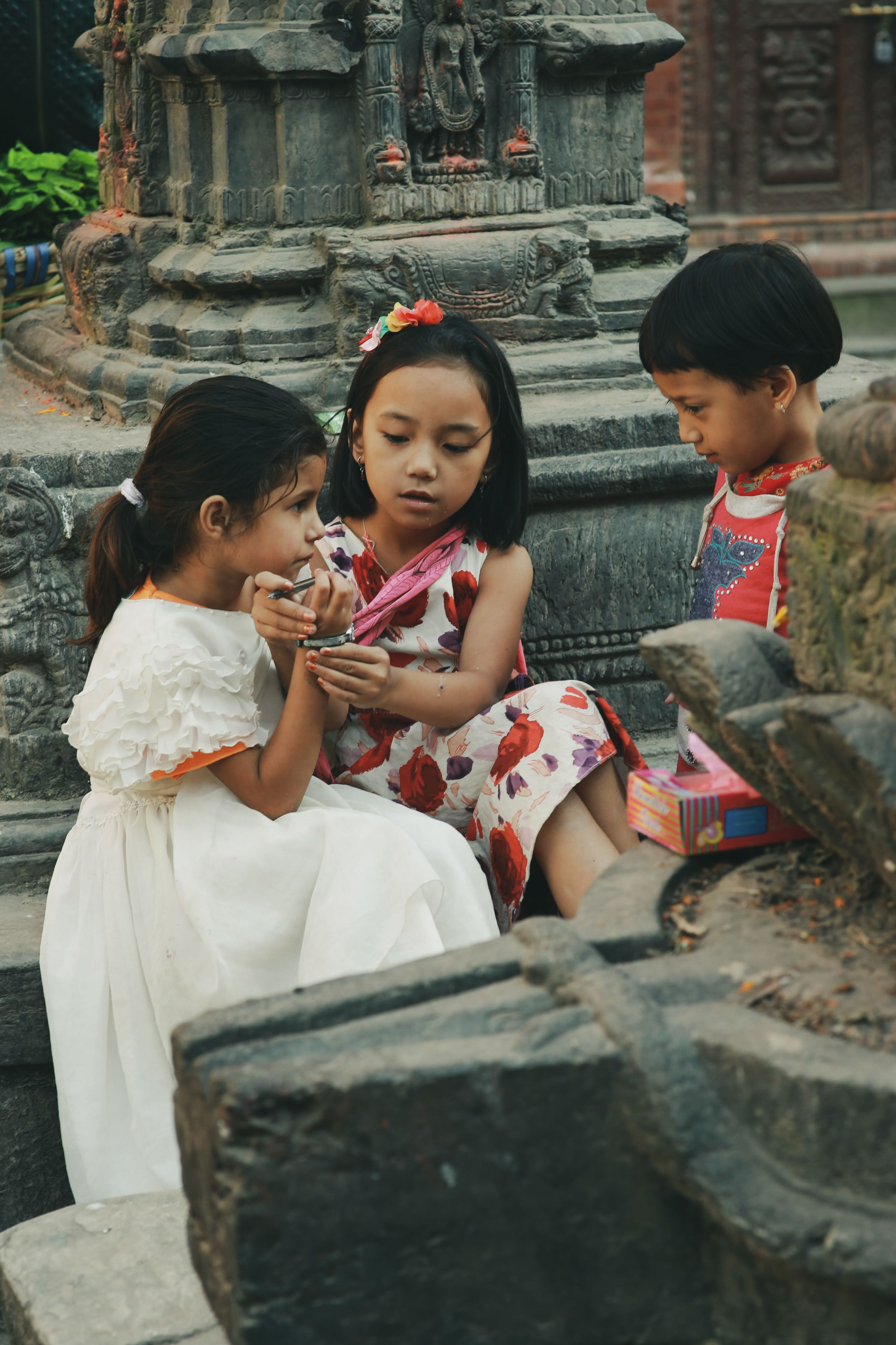 Close-Up Shot of Children Playing · Free Stock Photo