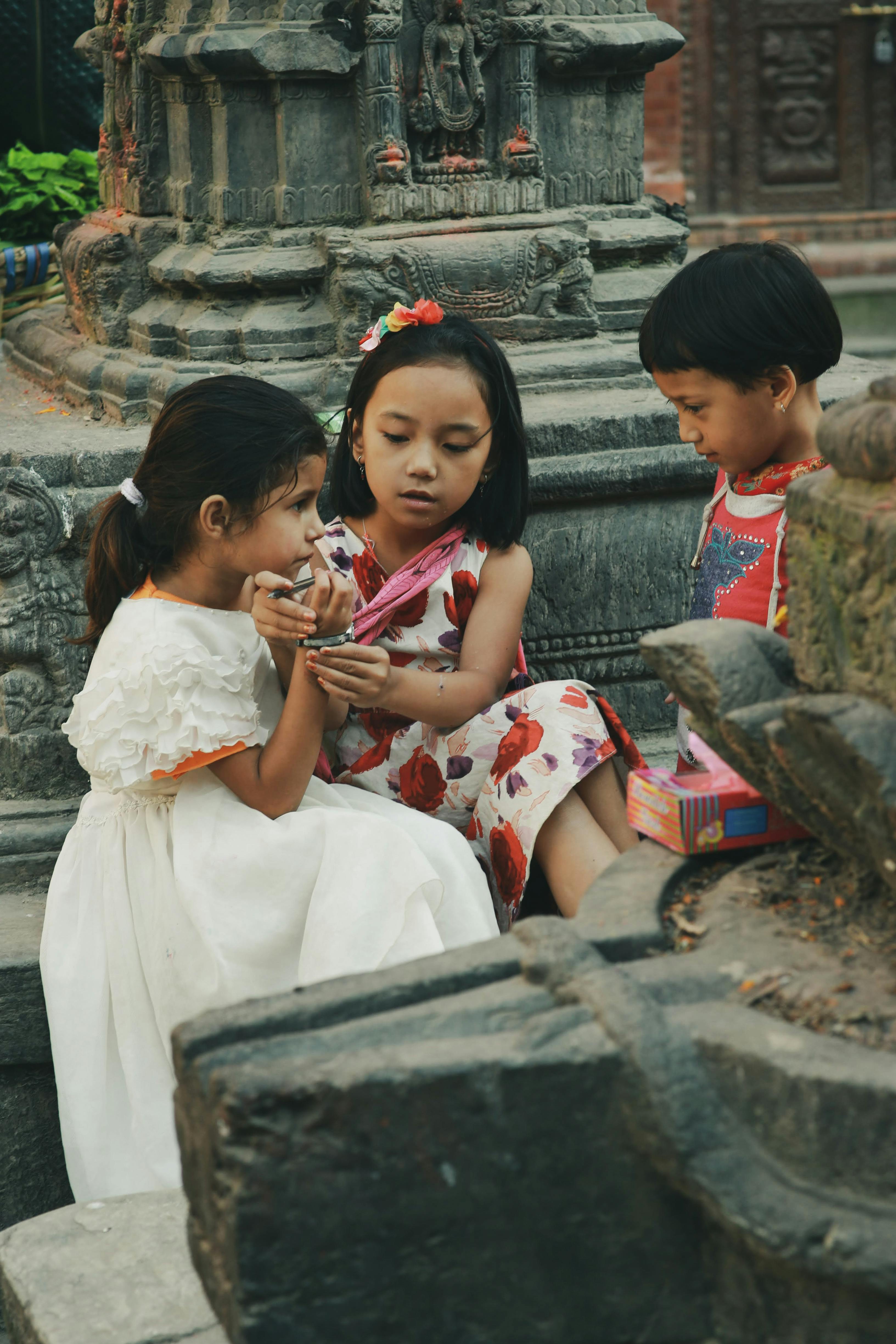 Close-Up Shot of Kids Standing on Grass · Free Stock Photo