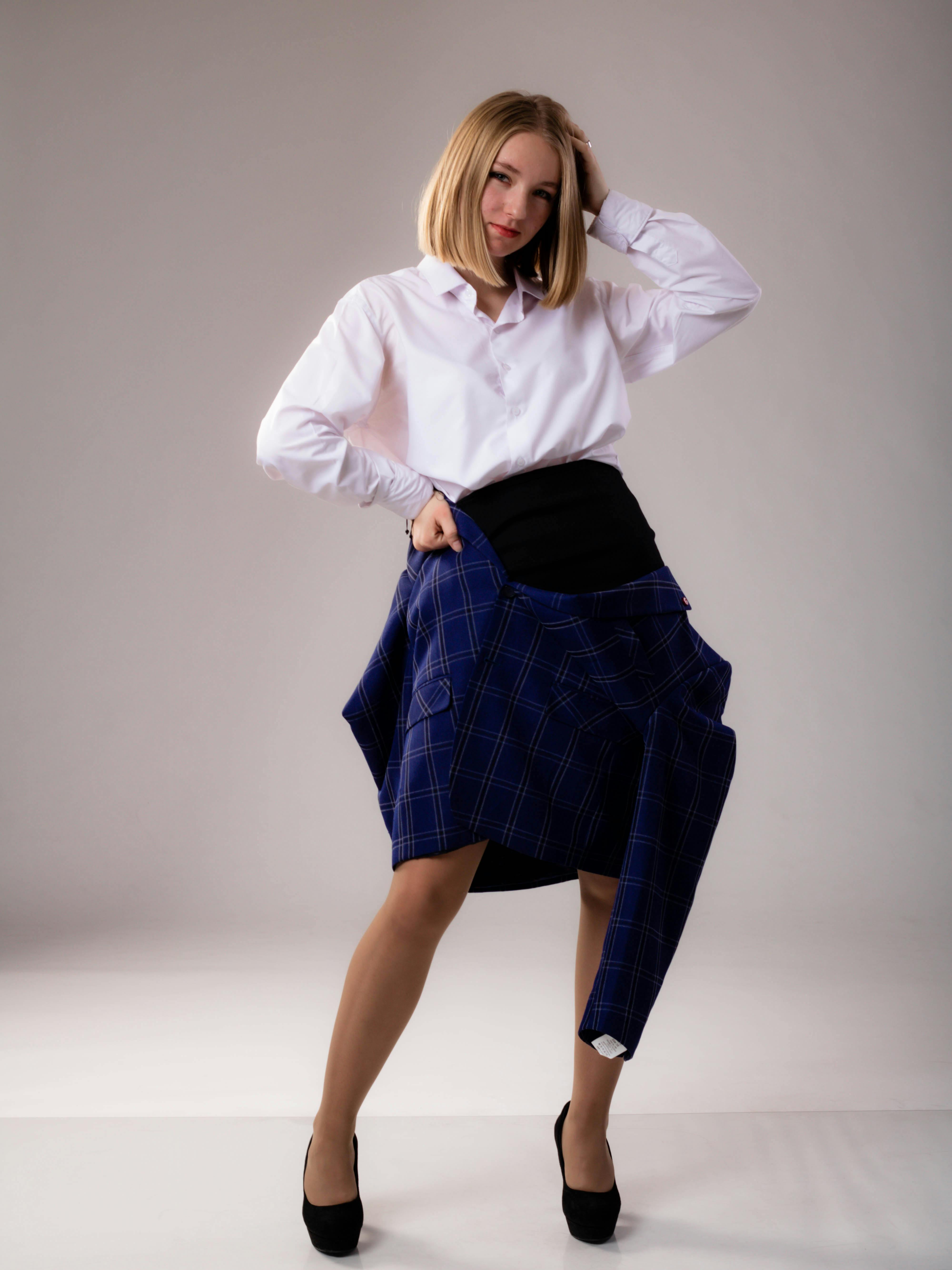 Beautiful Woman in Glamour Makeup · Free Stock Photo