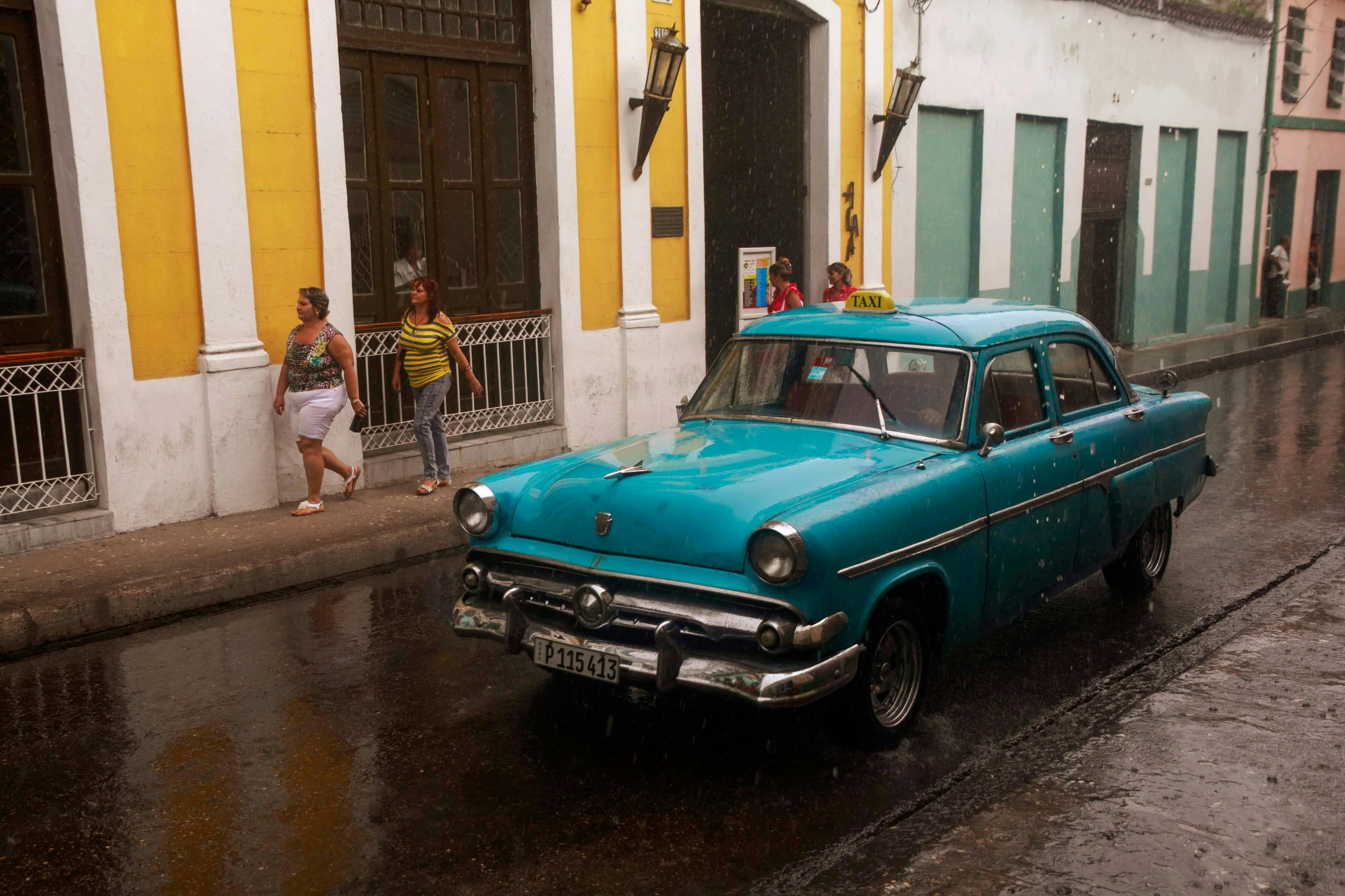 Cars on the Street Seen Behind the Glass · Free Stock Photo