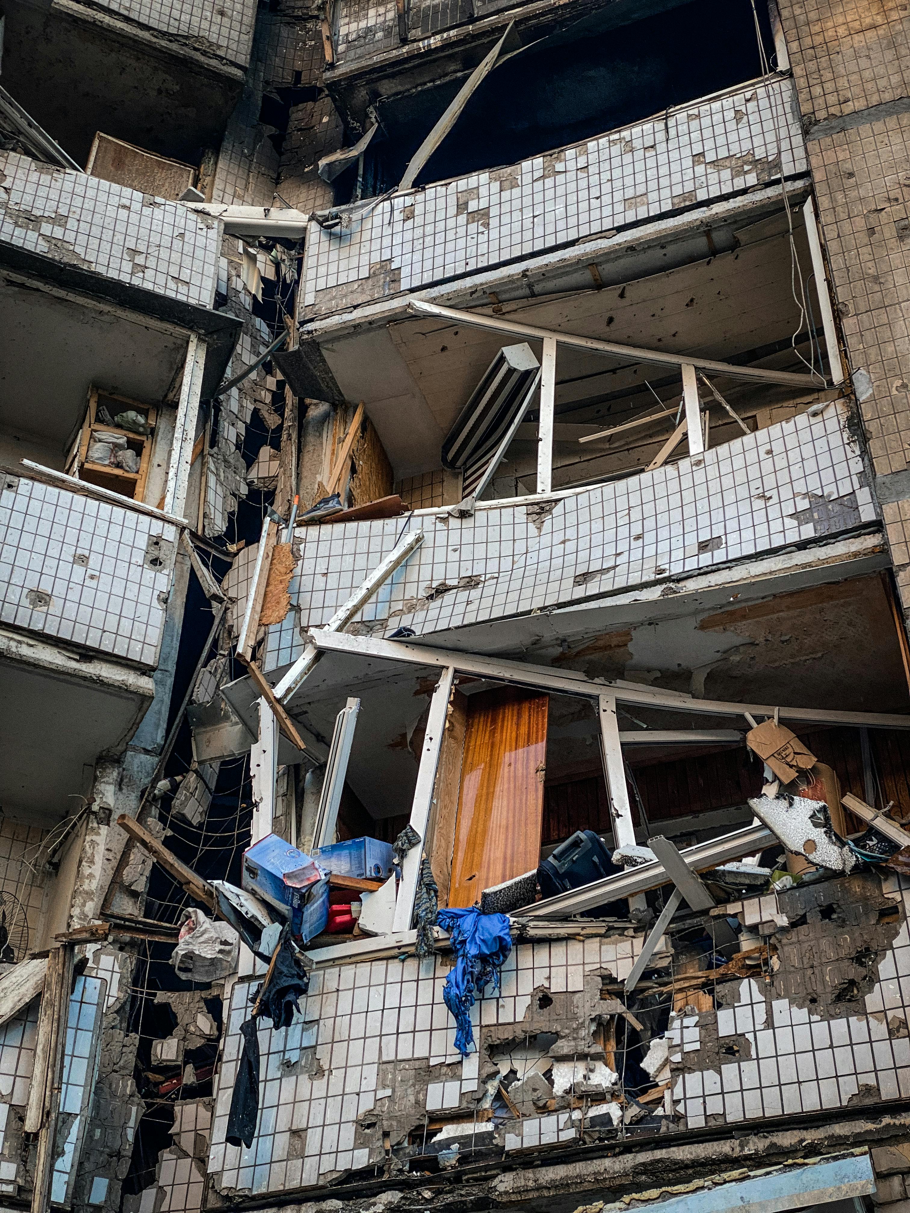 Foto de stock gratuita sobre abandonado, balcones, demolido, edificio ...