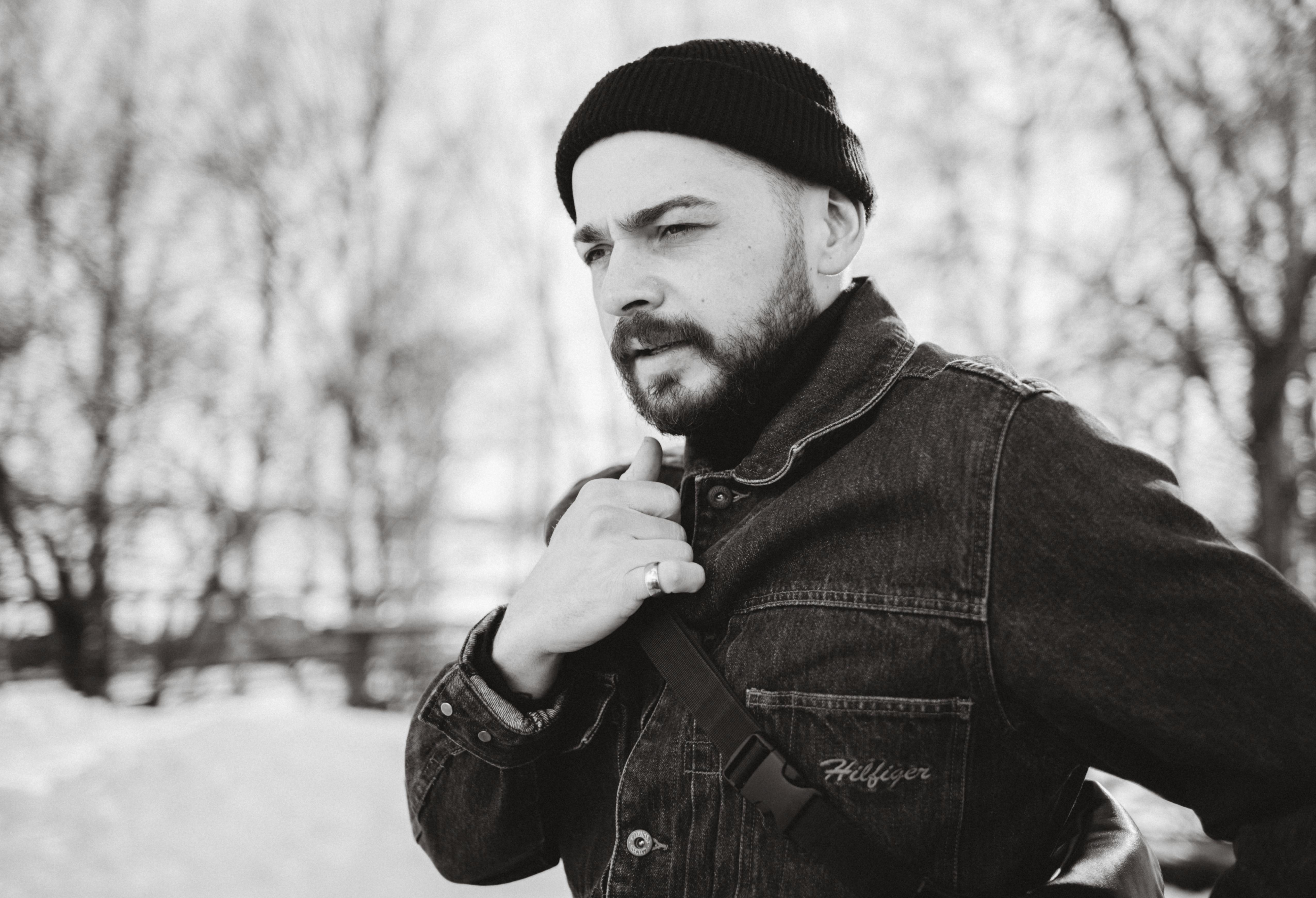 Man behind Leaves · Free Stock Photo