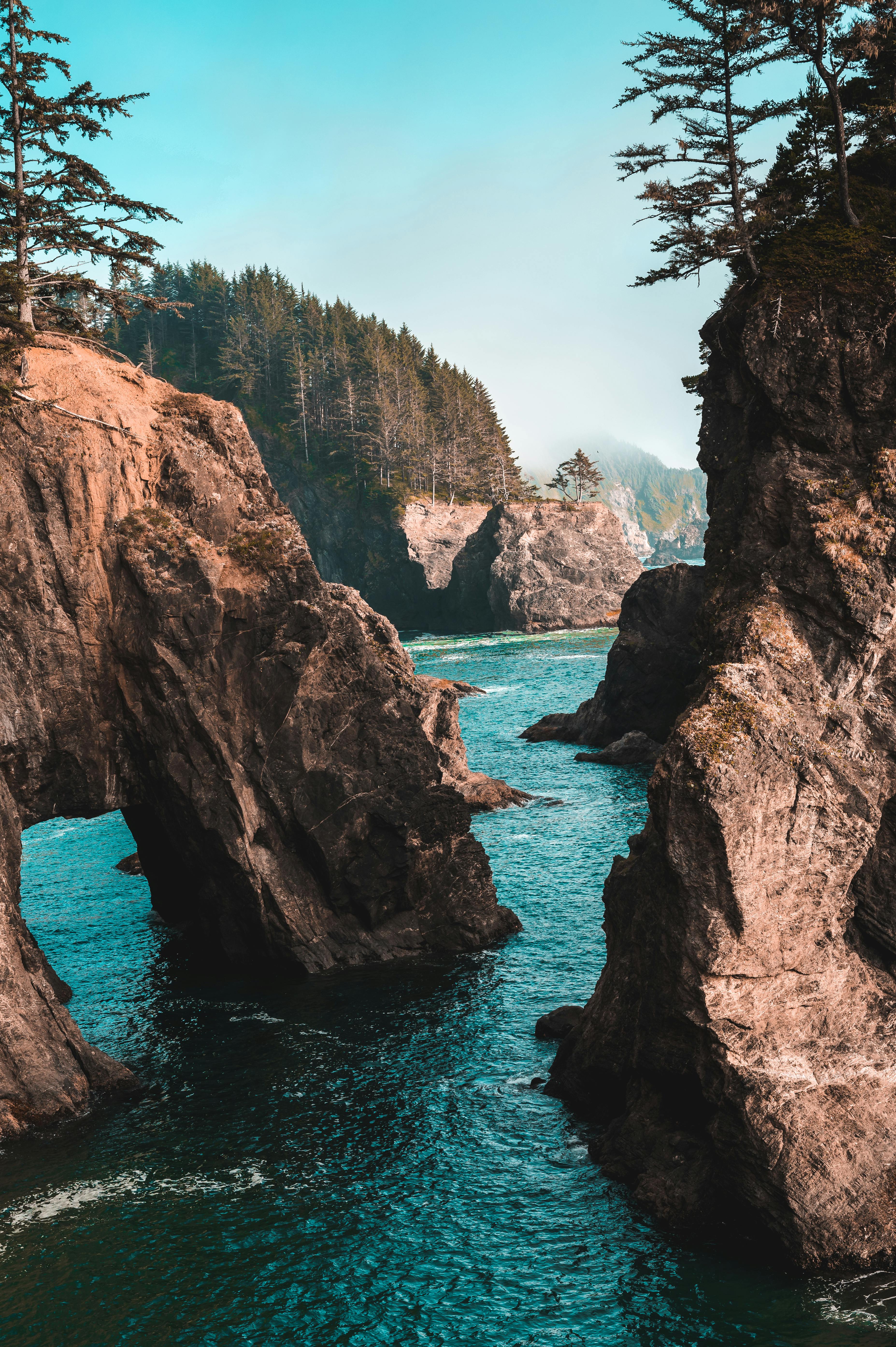 Rock Formations in the Ocean · Free Stock Photo