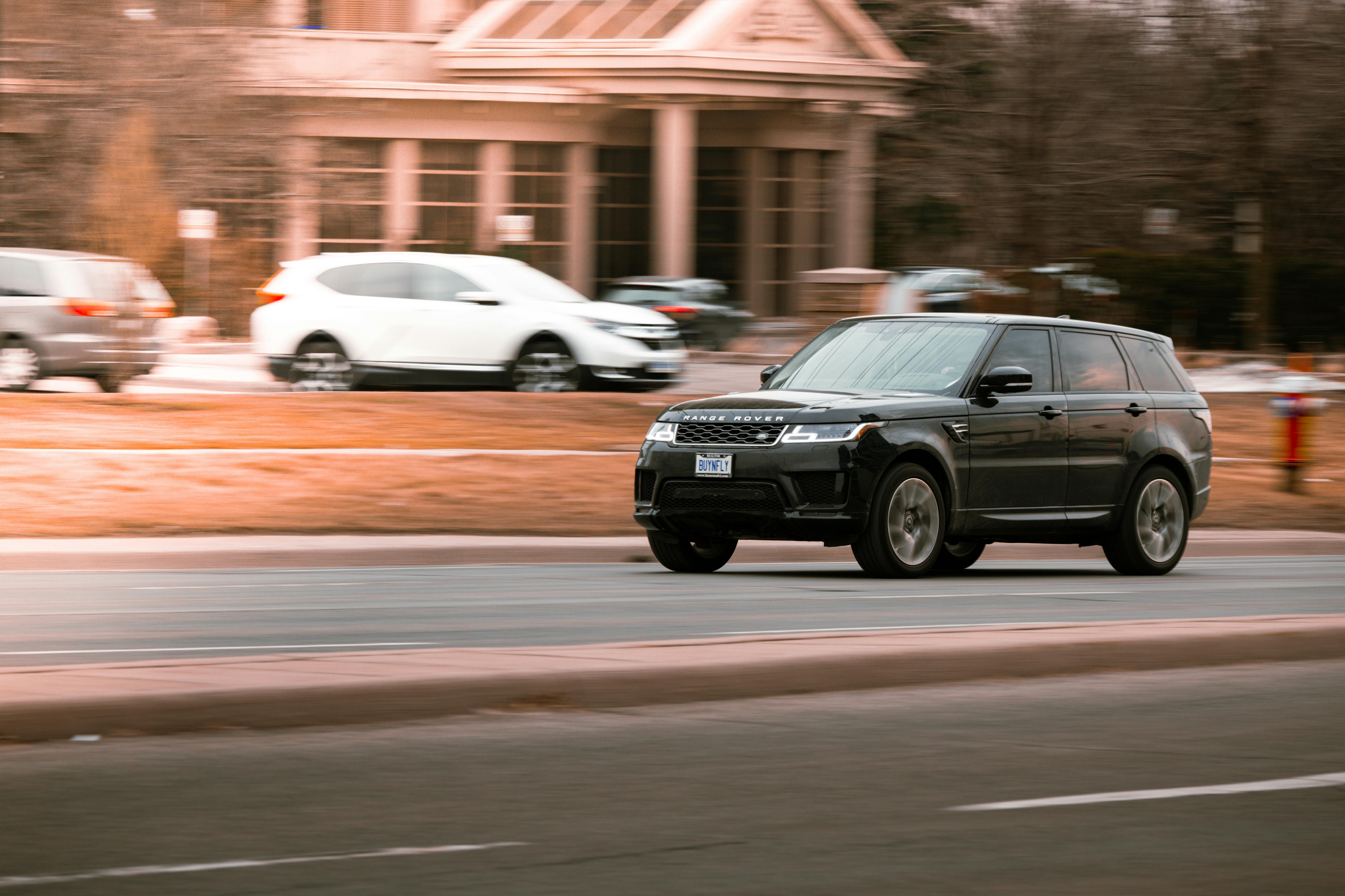 Black Range Rover on Road · Free Stock Photo